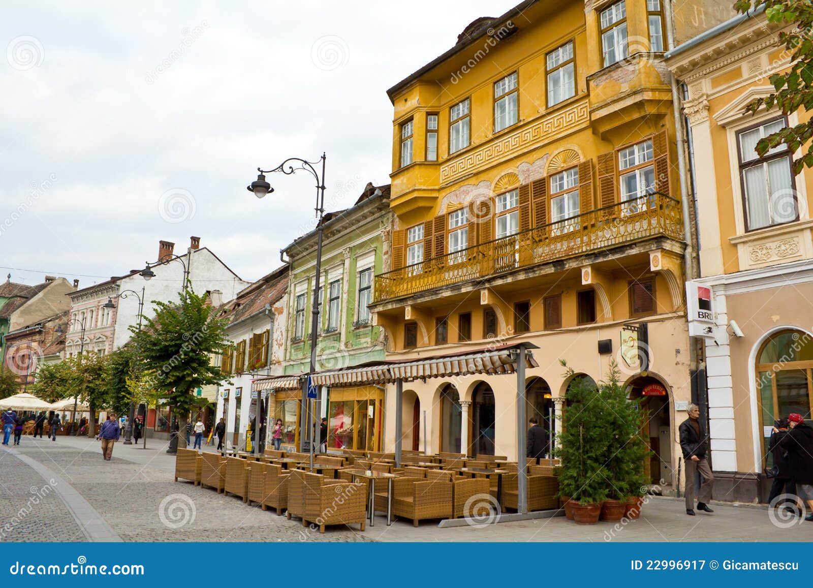 Centro histórico de Sibiu fotografía editorial. Imagen de centro - 22996917