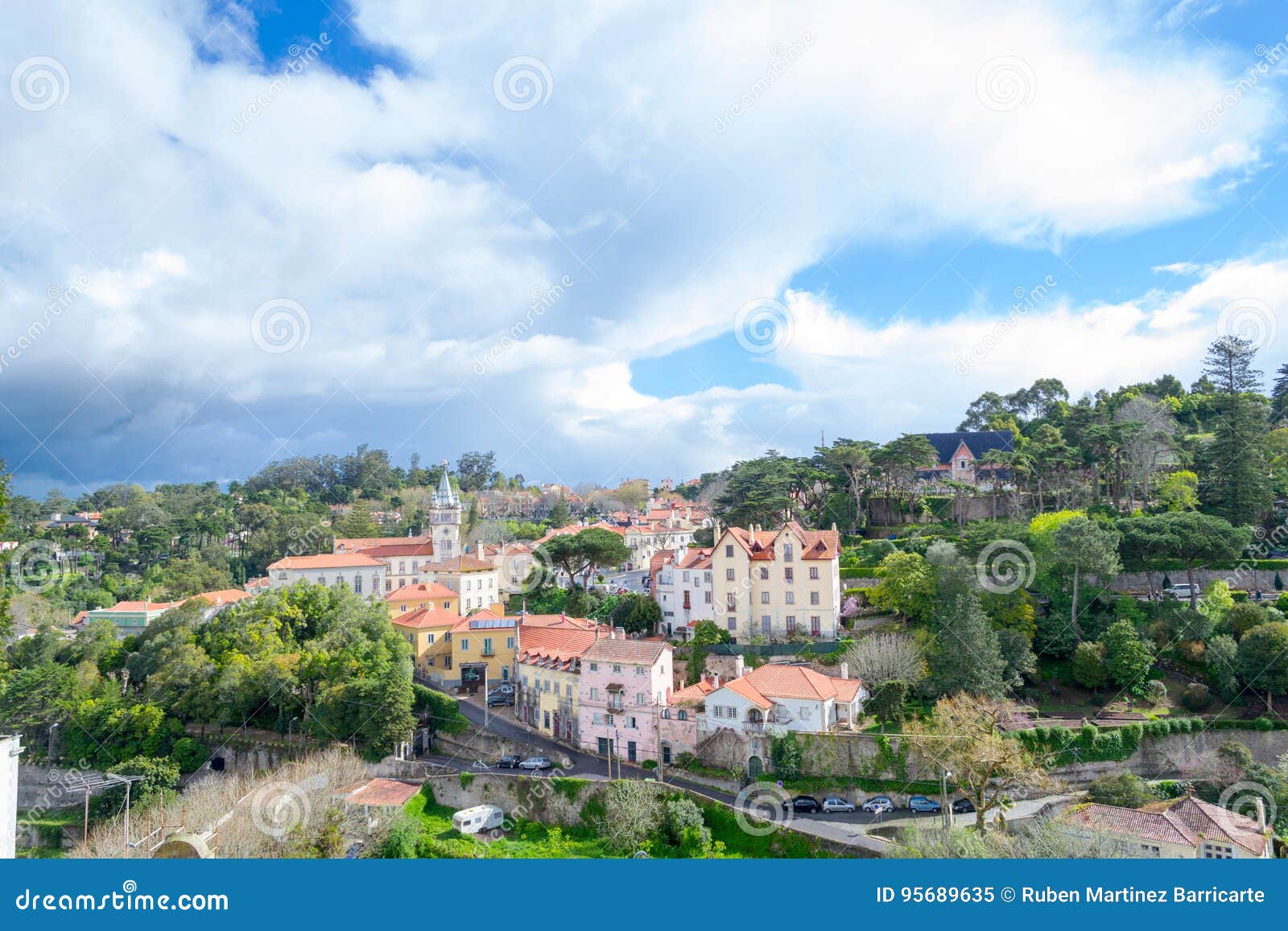 Centro Storico Di Sintra (Portogallo) Immagine Stock - Immagine di ...