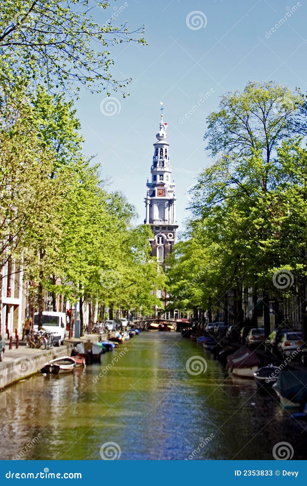 Centro urbano de Amsterdam imagen de archivo. Imagen de recorrido - 2353833