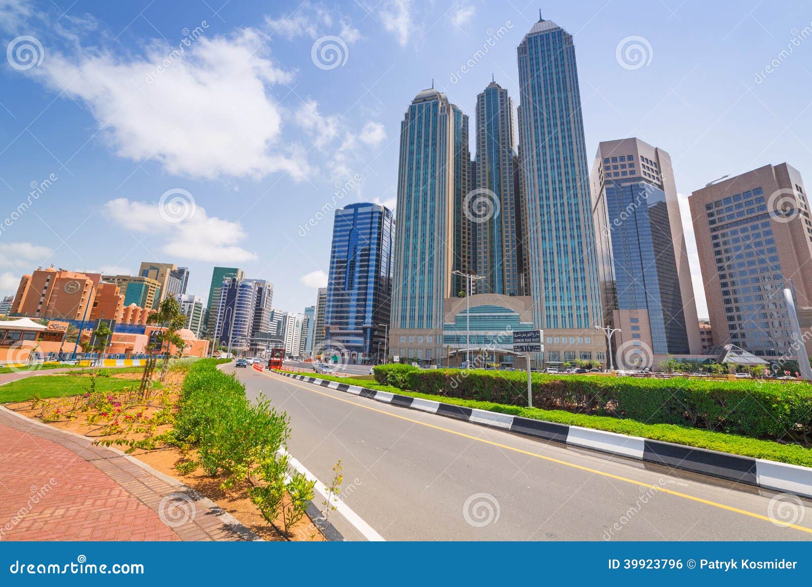 Centrum av Abu Dhabi, UAE redaktionell bild. Bild av aquinoen - 39923796