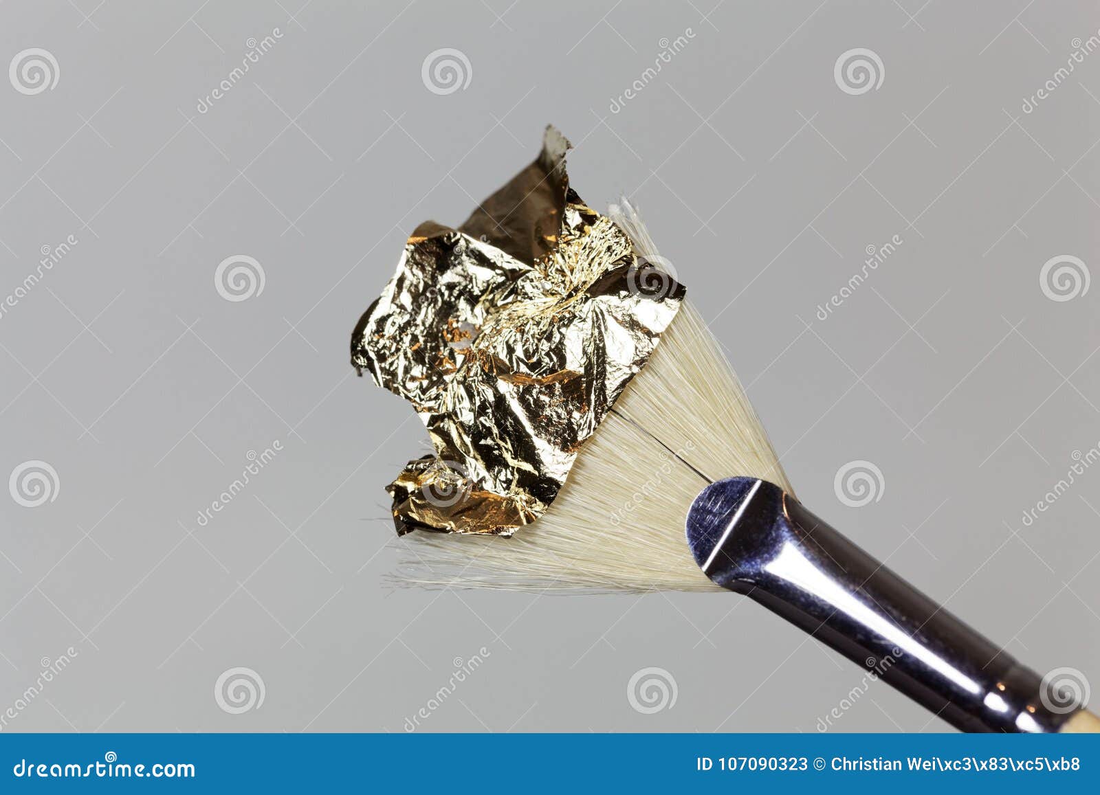 Cepillo Con La Hoja De Oro Para Dorar Imagen de archivo - Imagen de ...