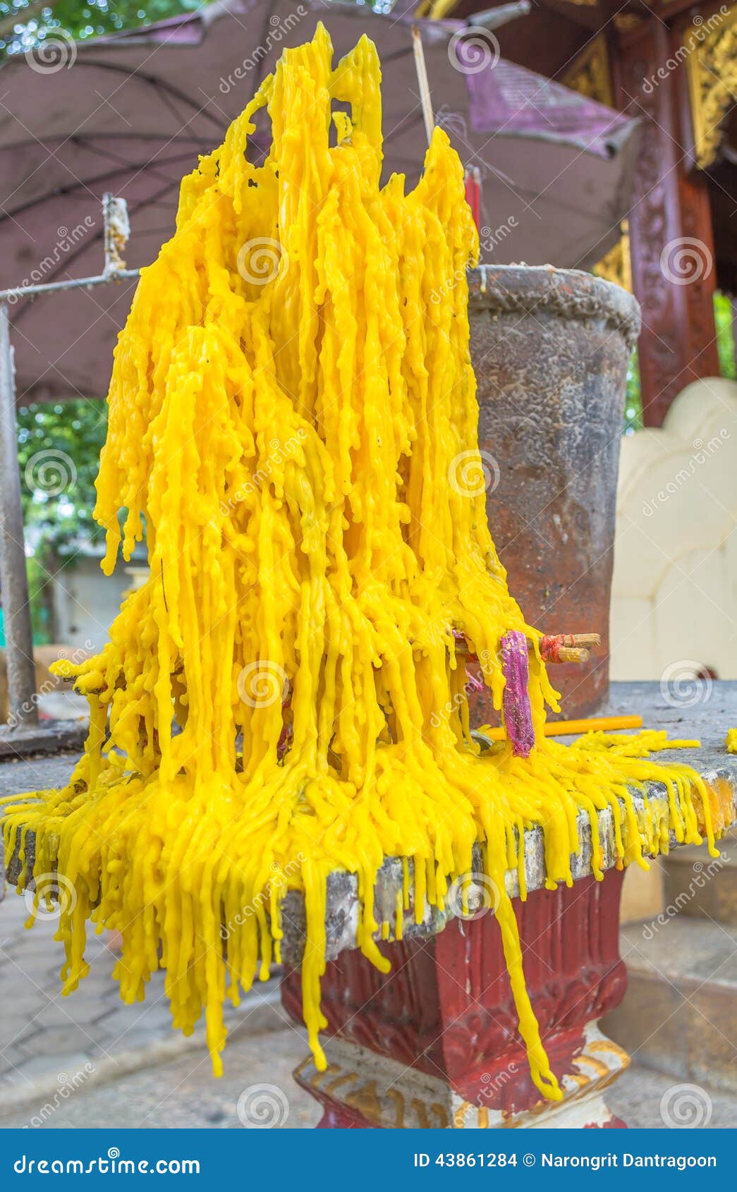 Cera De La Vela Derretida En Ladrillo Foto de archivo - Imagen de ...