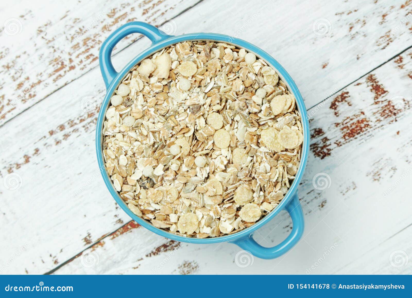 A bowl with oatmeal flakes stock photo. Image of uncooked - 154141678