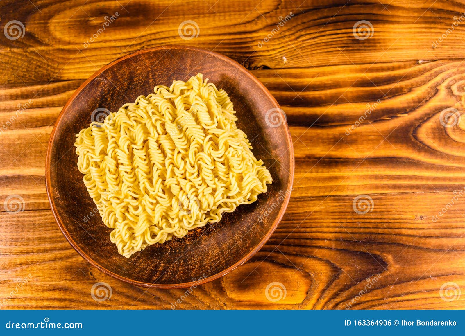 Ceramic Plate with Instant Noodles on Wooden Table. Top View Stock ...