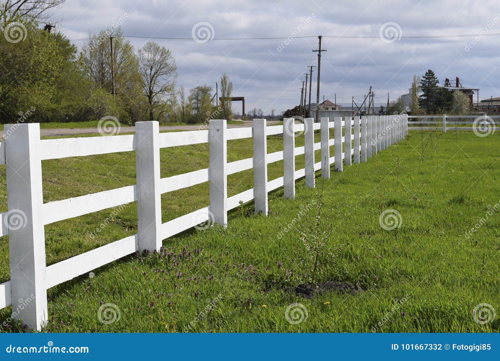 Cerca De Madeira Branca Em Torno Do Rancho Foto de Stock - Imagem de ...