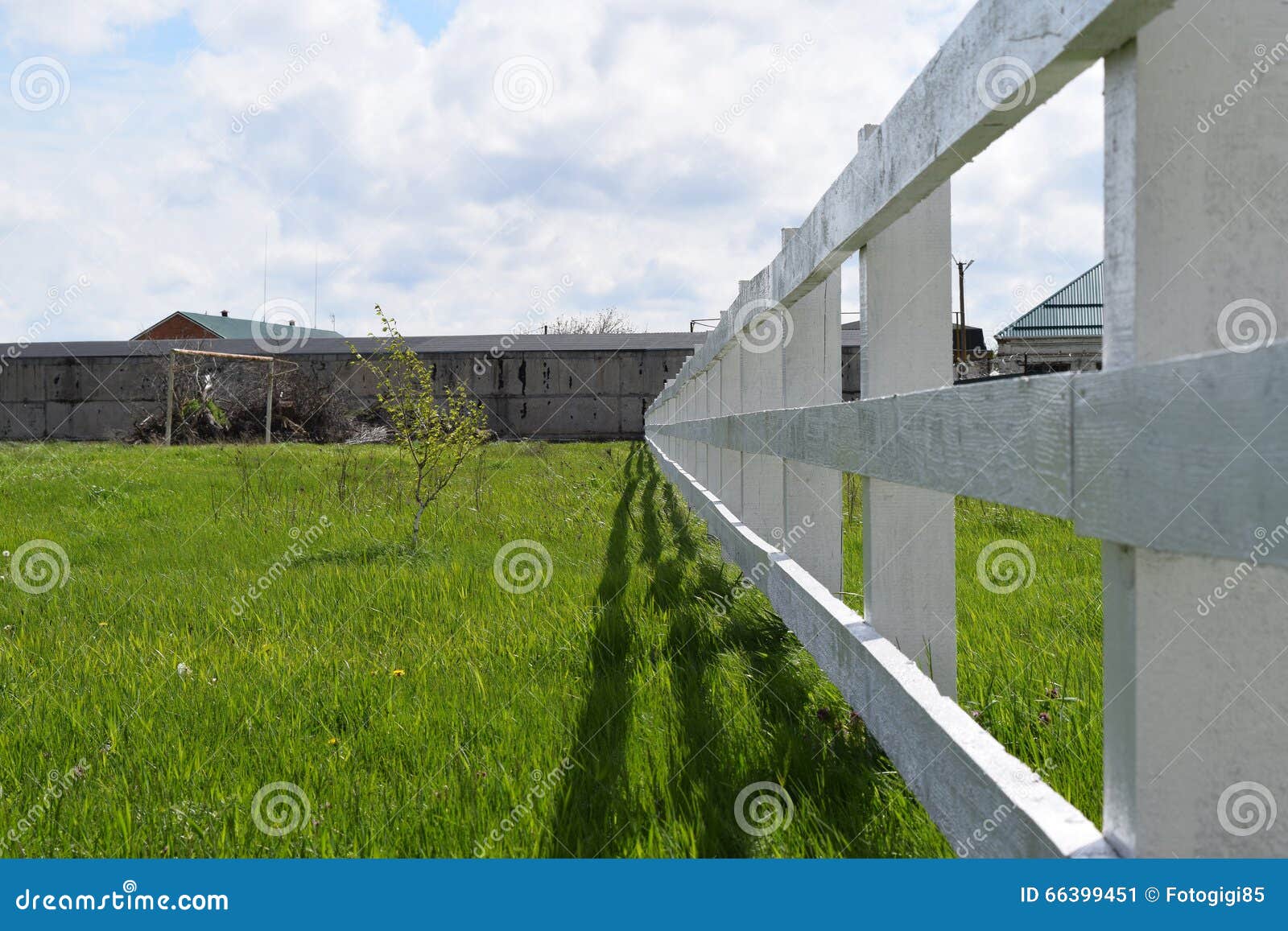 Cerca De Madera Blanca Alrededor Del Rancho Imagen de archivo - Imagen ...