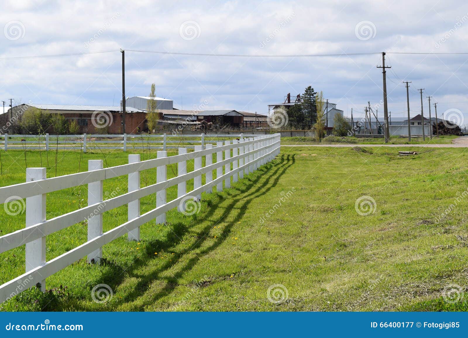 Cerca De Madera Blanca Alrededor Del Rancho Imagen de archivo - Imagen ...