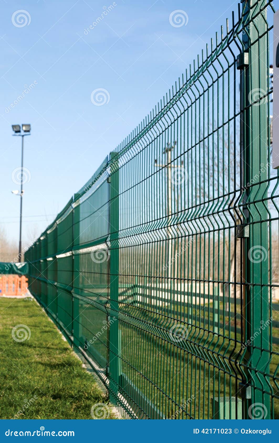 Cerca revestida del Pvc imagen de archivo. Imagen de defensa - 42171023