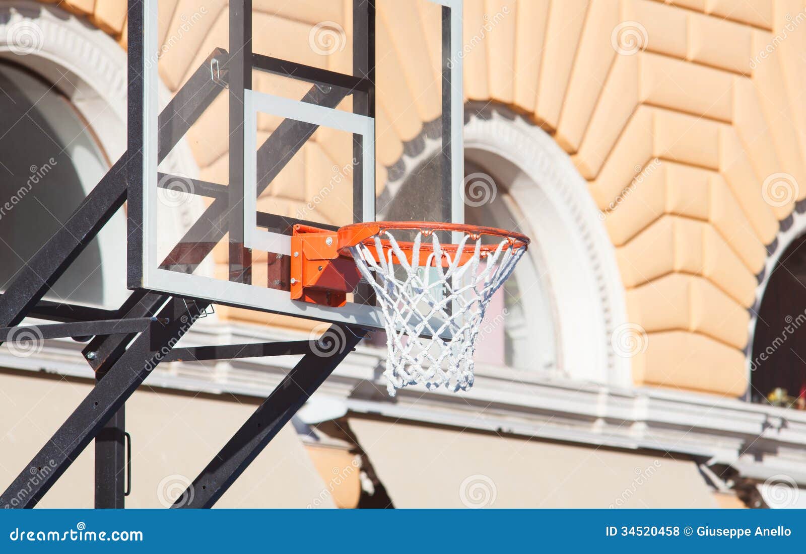 Cerchio del canestro fotografia stock. Immagine di pallacanestro - 34520458