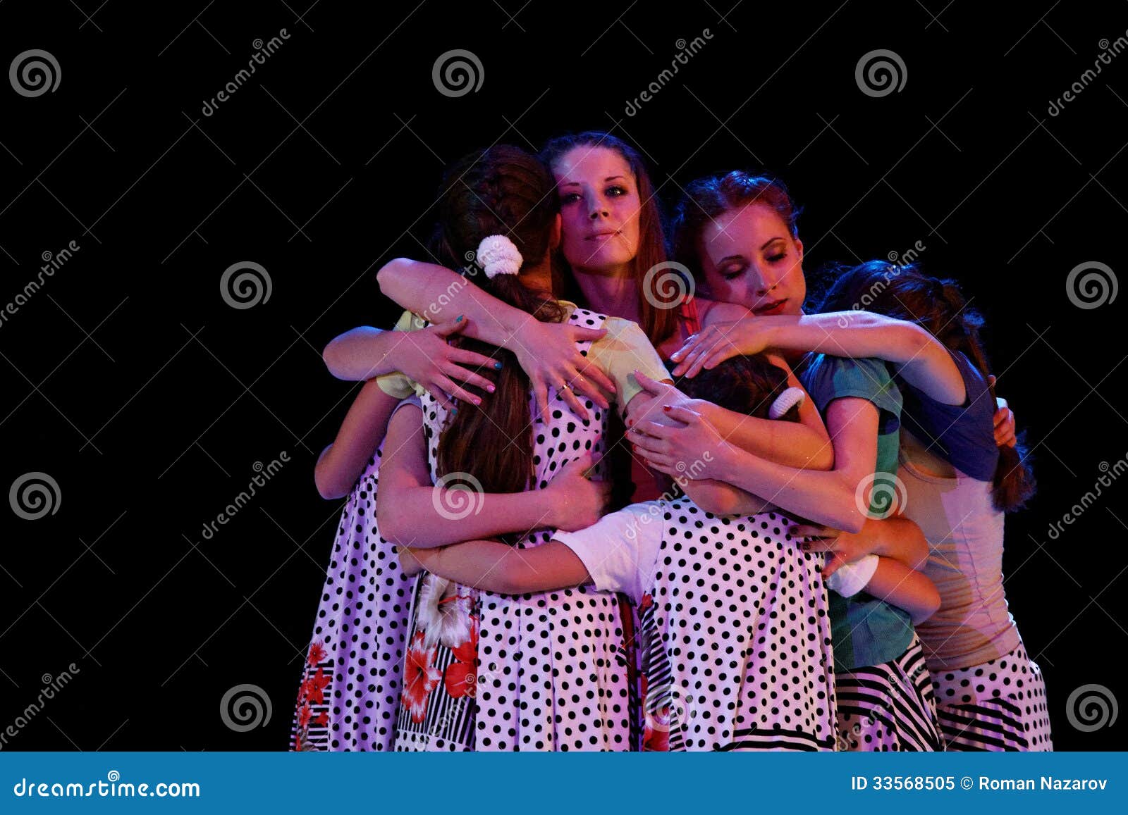 Cercle de famille image éditorial. Image du amour, enfants - 33568505