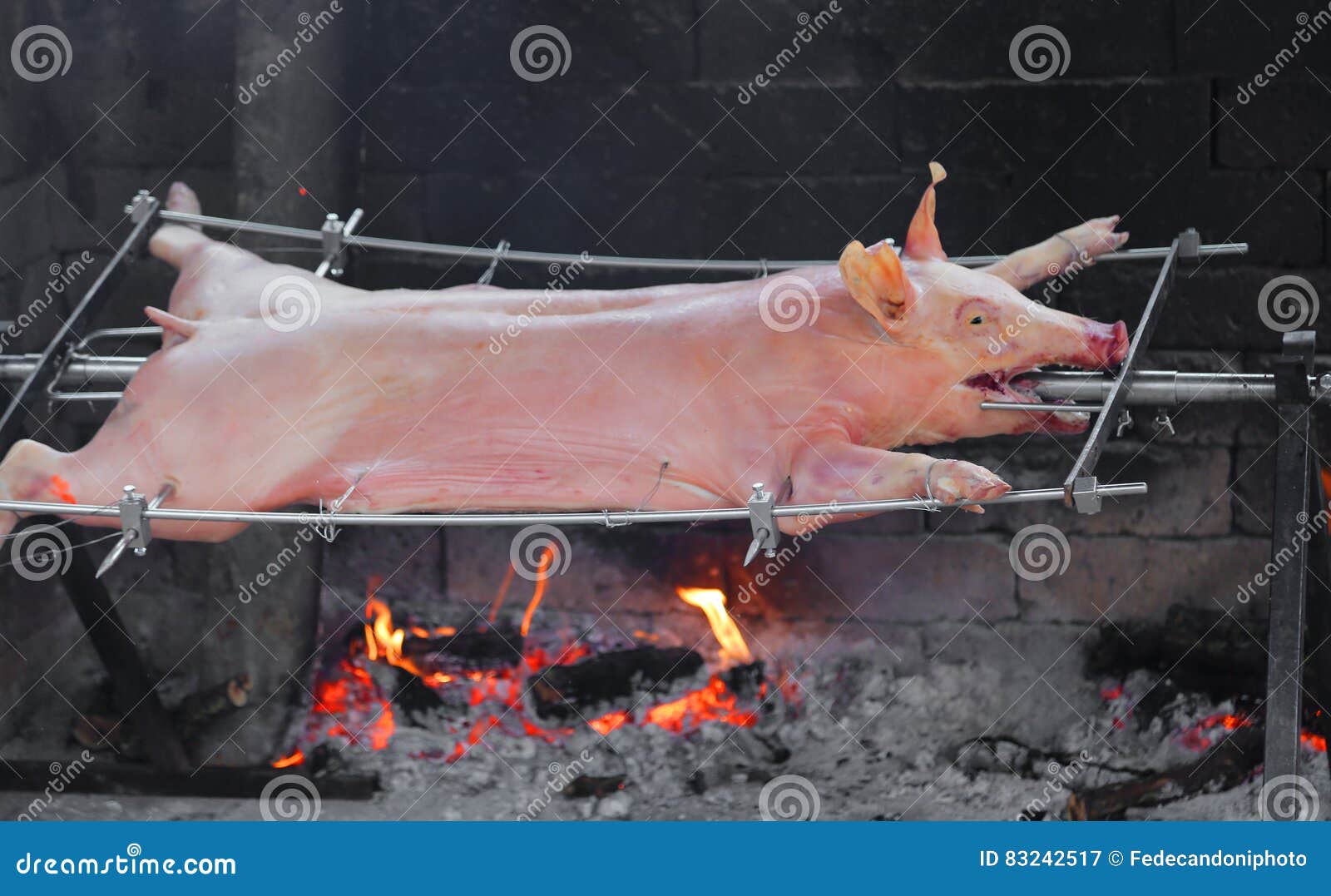 Cerdo Cuarteado Grande Cocinado Imagen de archivo - Imagen de cerdo ...