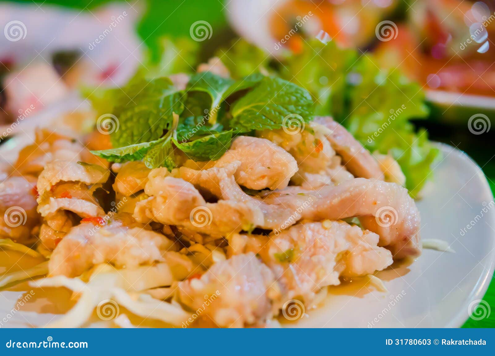 Cerdo picante en plato imagen de archivo. Imagen de cocina - 31780603