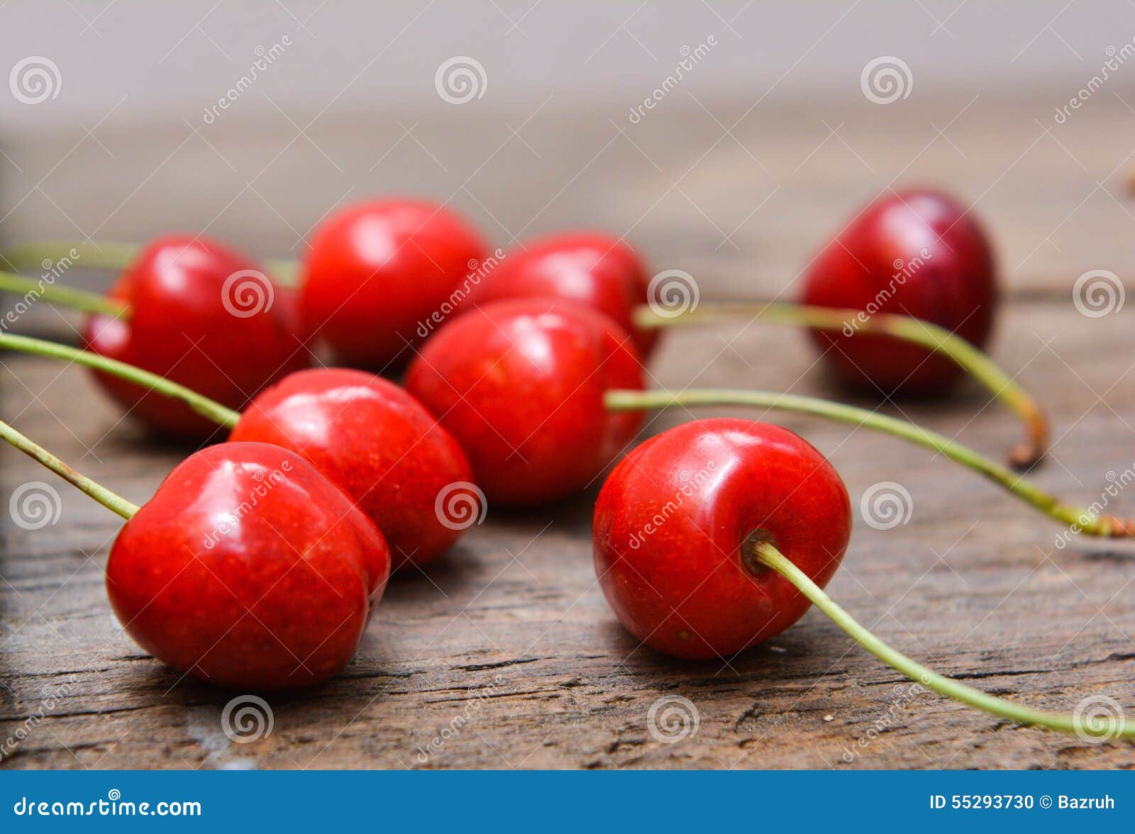 Cereja doce foto de stock. Imagem de verde, madeira, coma - 55293730