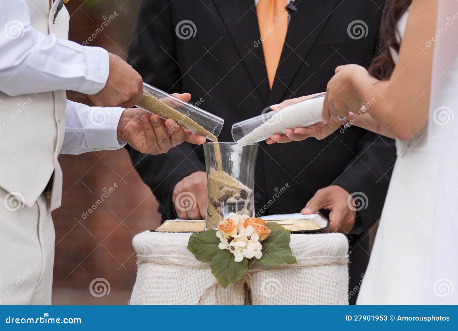 Ceremonia De Boda De La Arena Imagen de archivo - Imagen de flores ...