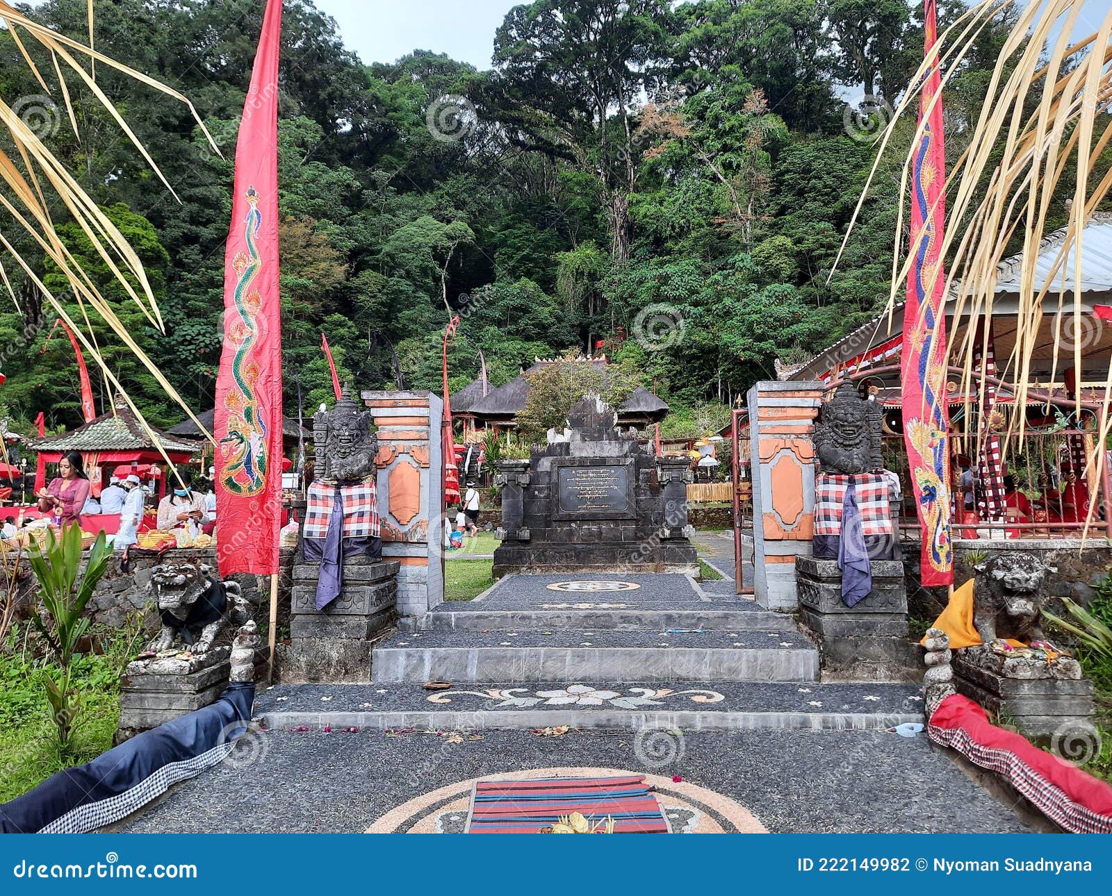The Ceremonial at the Tamblingan Lake Temple Editorial Photography ...