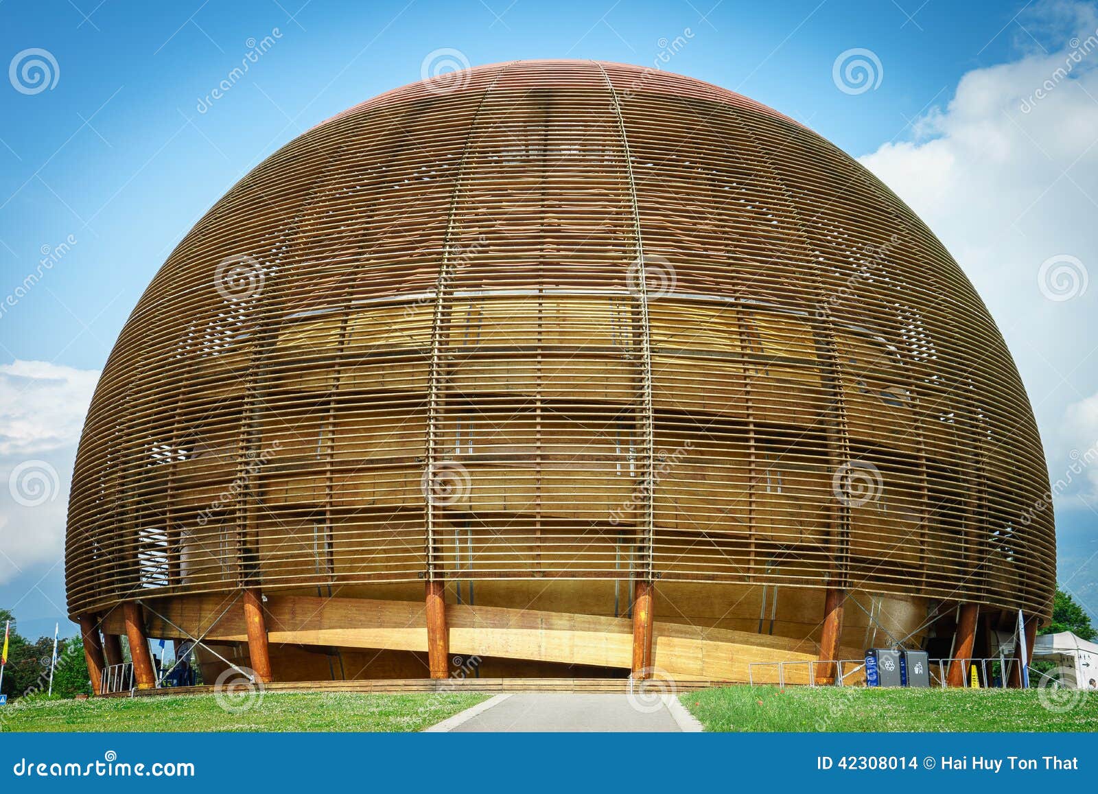 CERN, Ginebra imagen de archivo editorial. Imagen de asoleado - 42308014