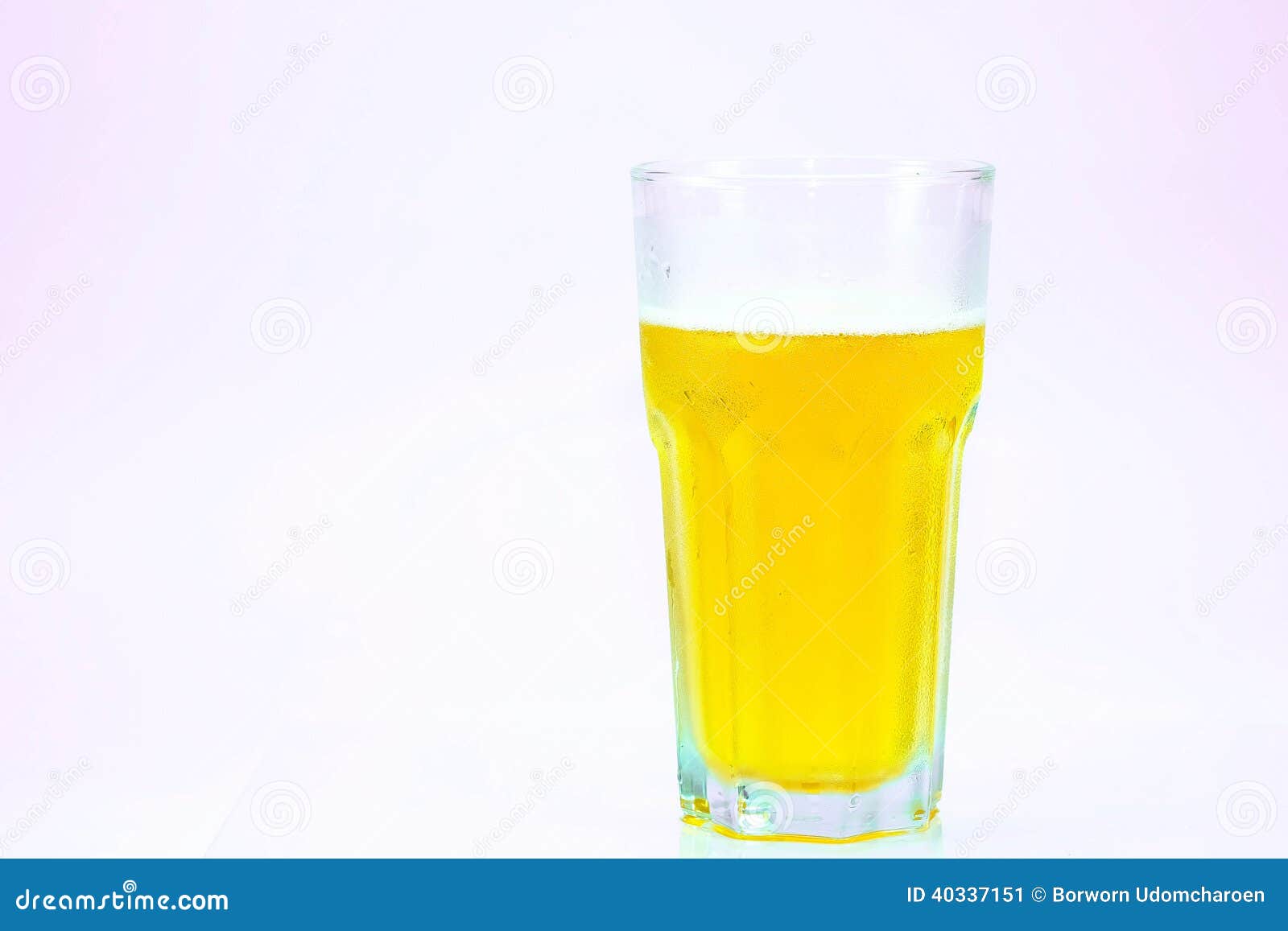 Cerveja de cerveja pilsen imagem de stock. Imagem de verde - 40337151