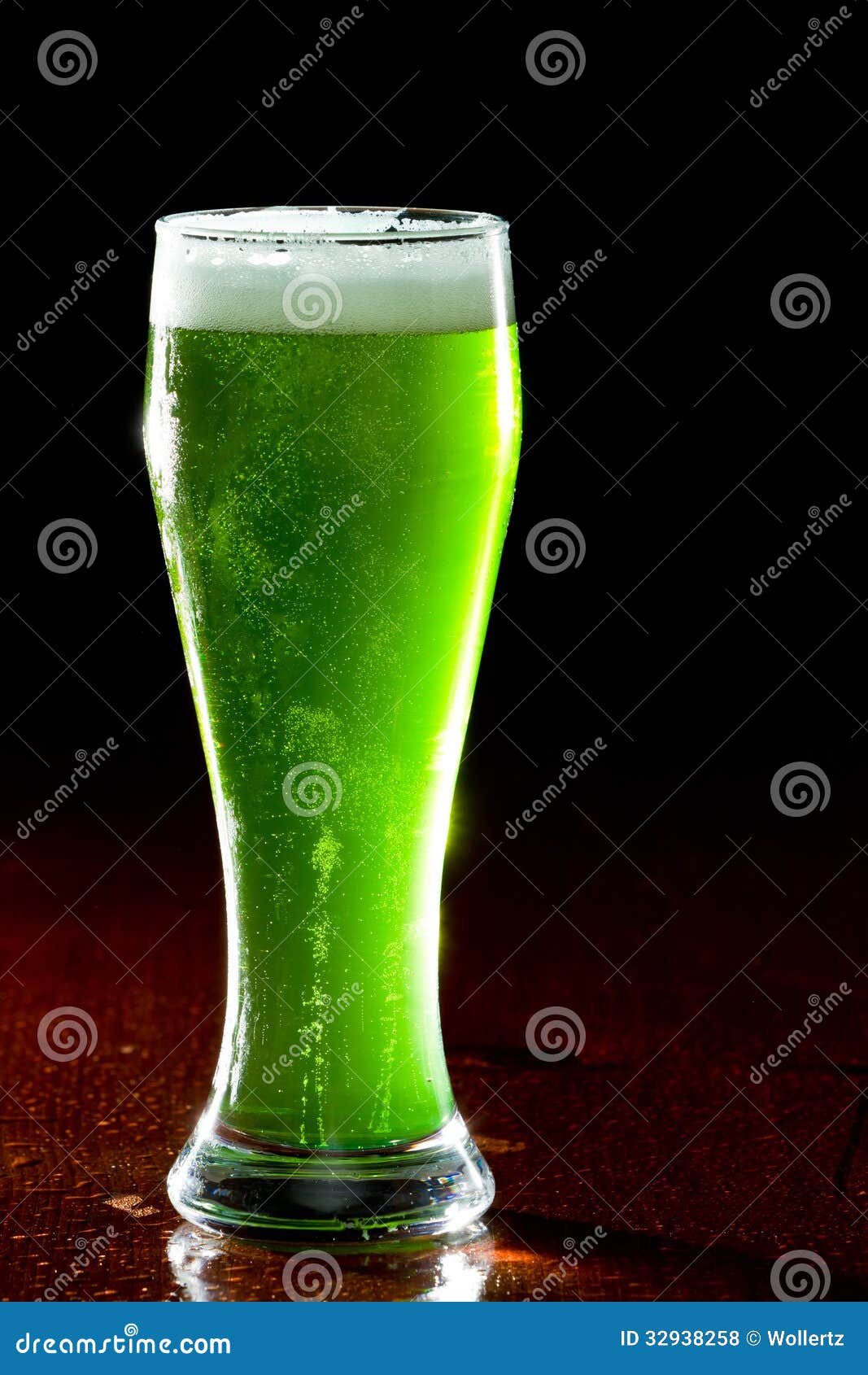 Cerveja verde foto de stock. Imagem de refrescar, fresco - 32938258