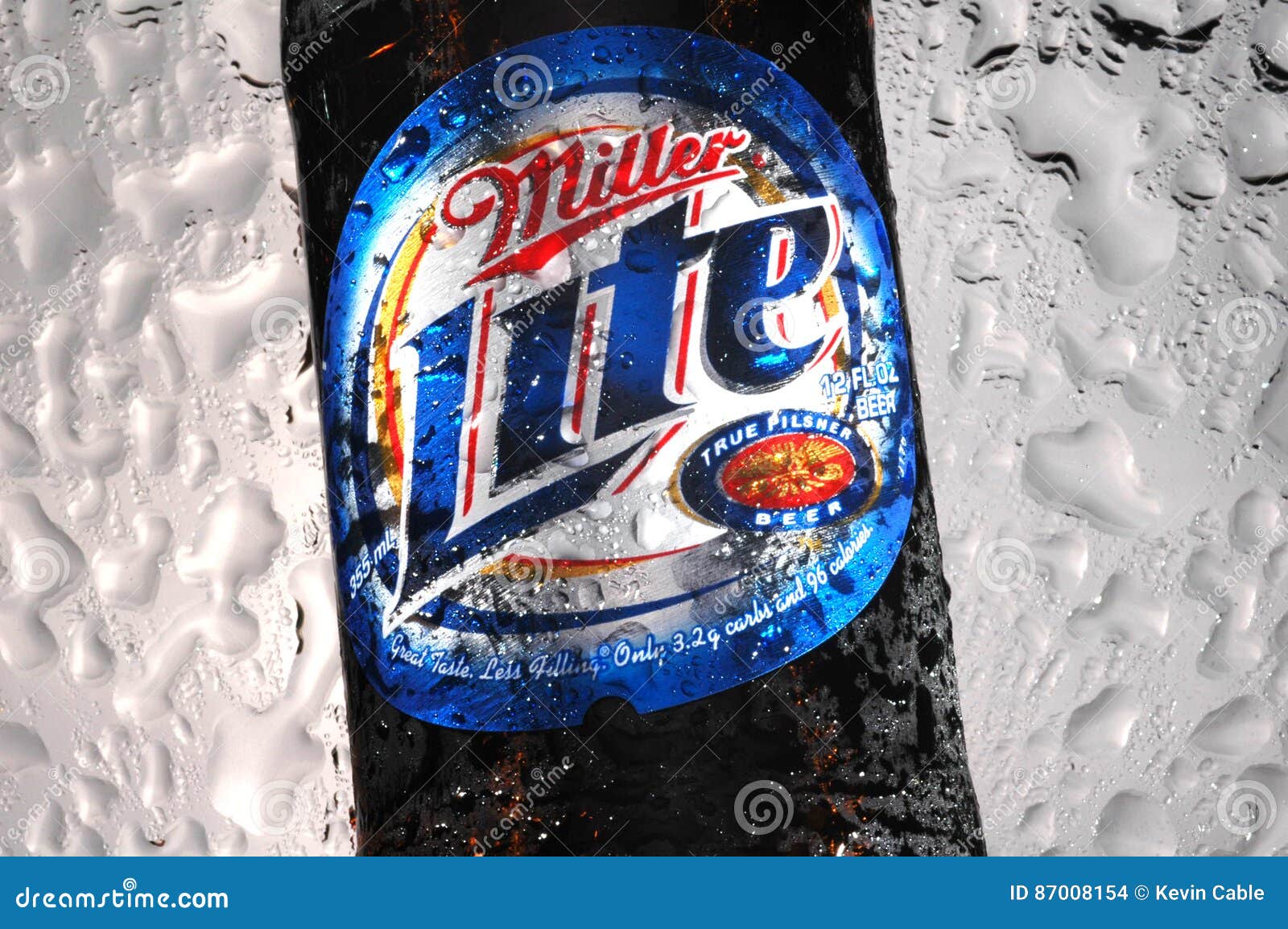 Cerveza de Miller Lite imagen de archivo editorial. Imagen de lirio ...