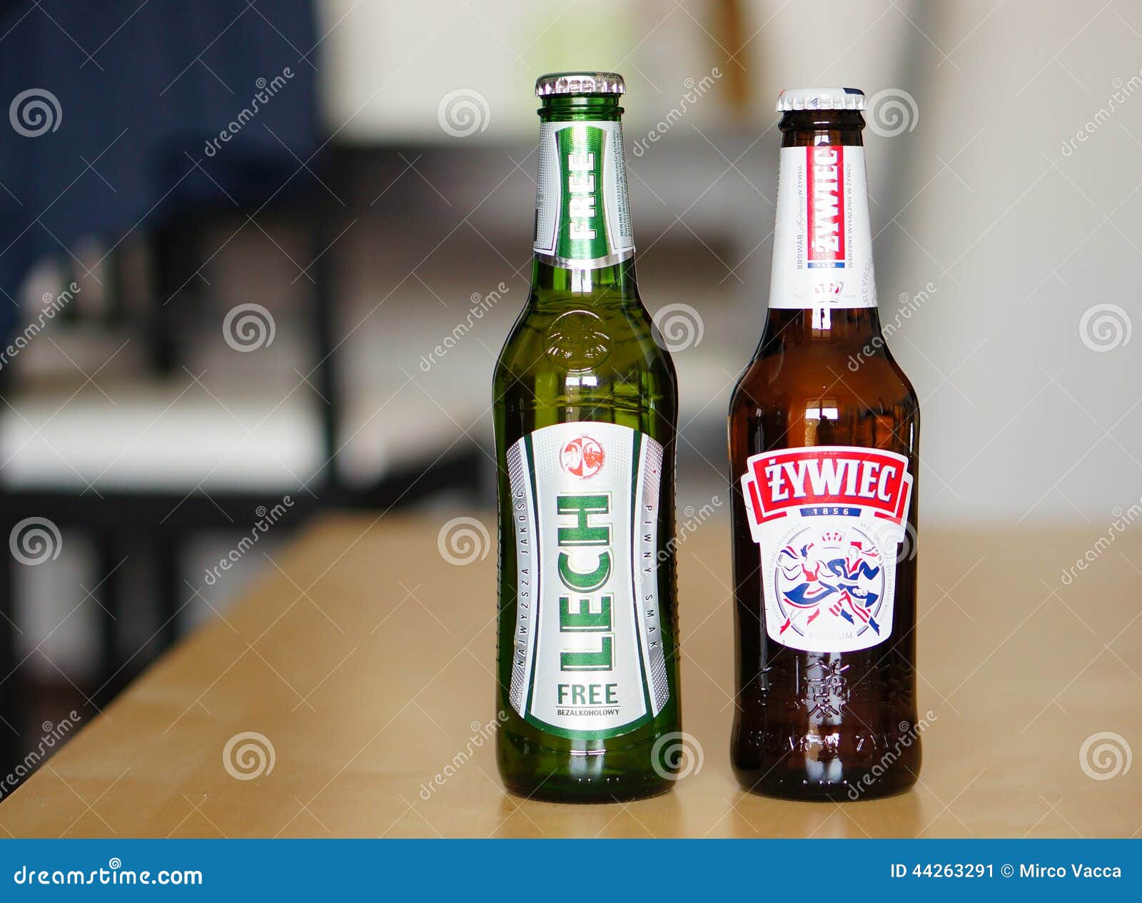 Cerveza polaca foto editorial. Imagen de botella, bebida - 44263291