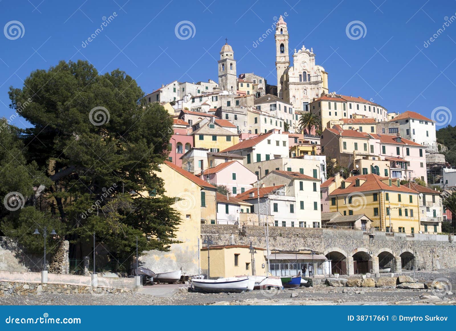 Cervo. La Ligurie-Italie image stock. Image du église - 38717661