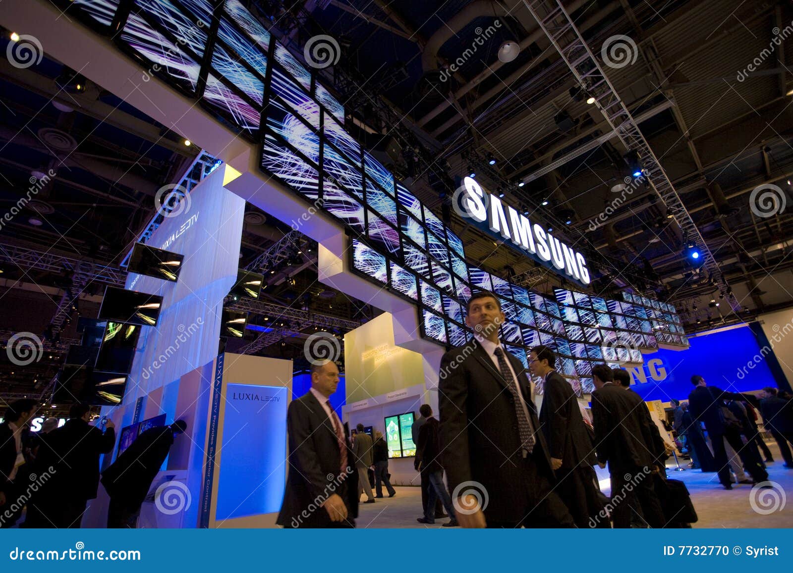 CES 2009 - 8012 editorial image. Image of people, computer - 7732770