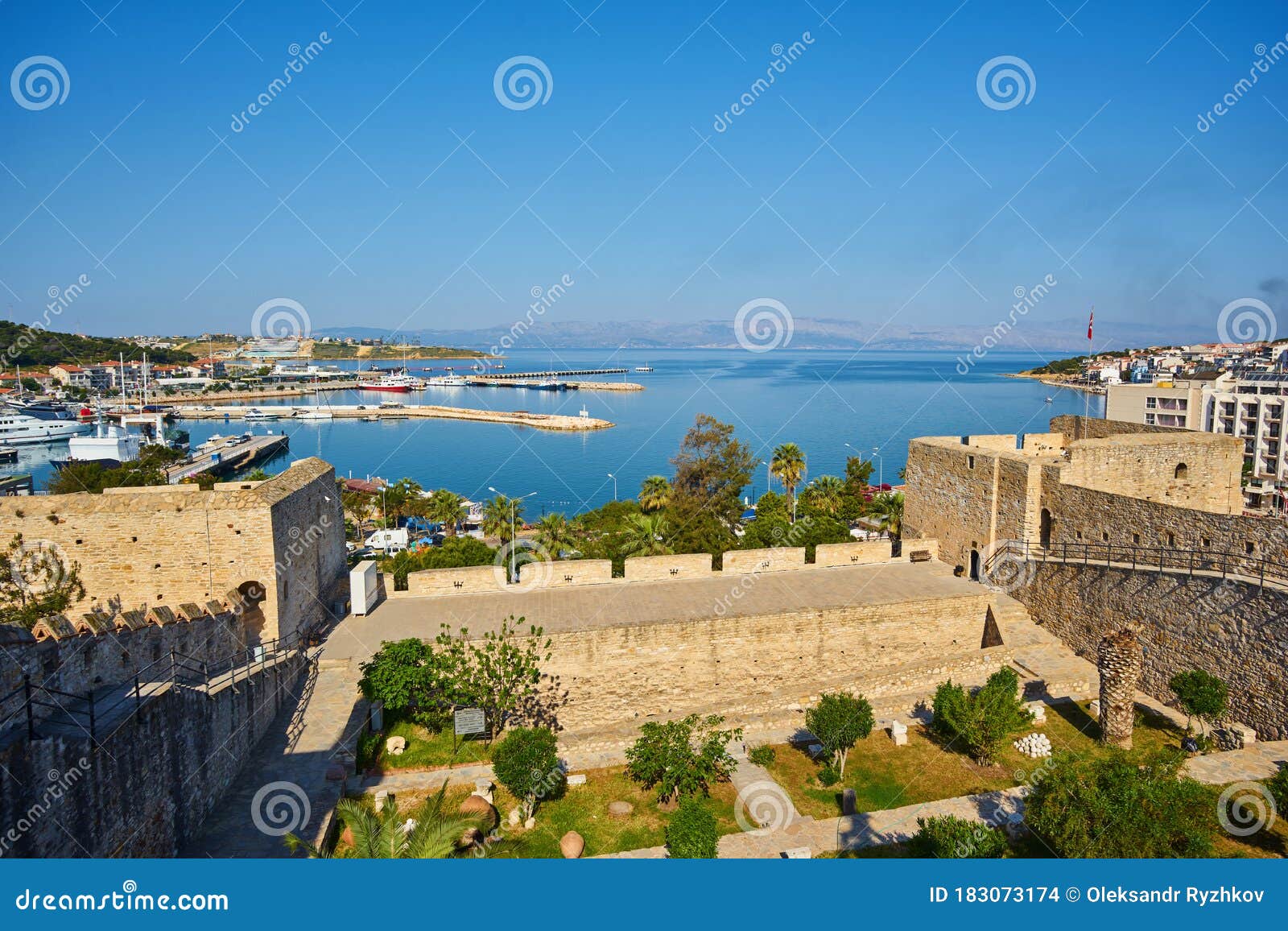 Cesme Castle in the Mediterranean Port of Cesme Stock Photo - Image of ...