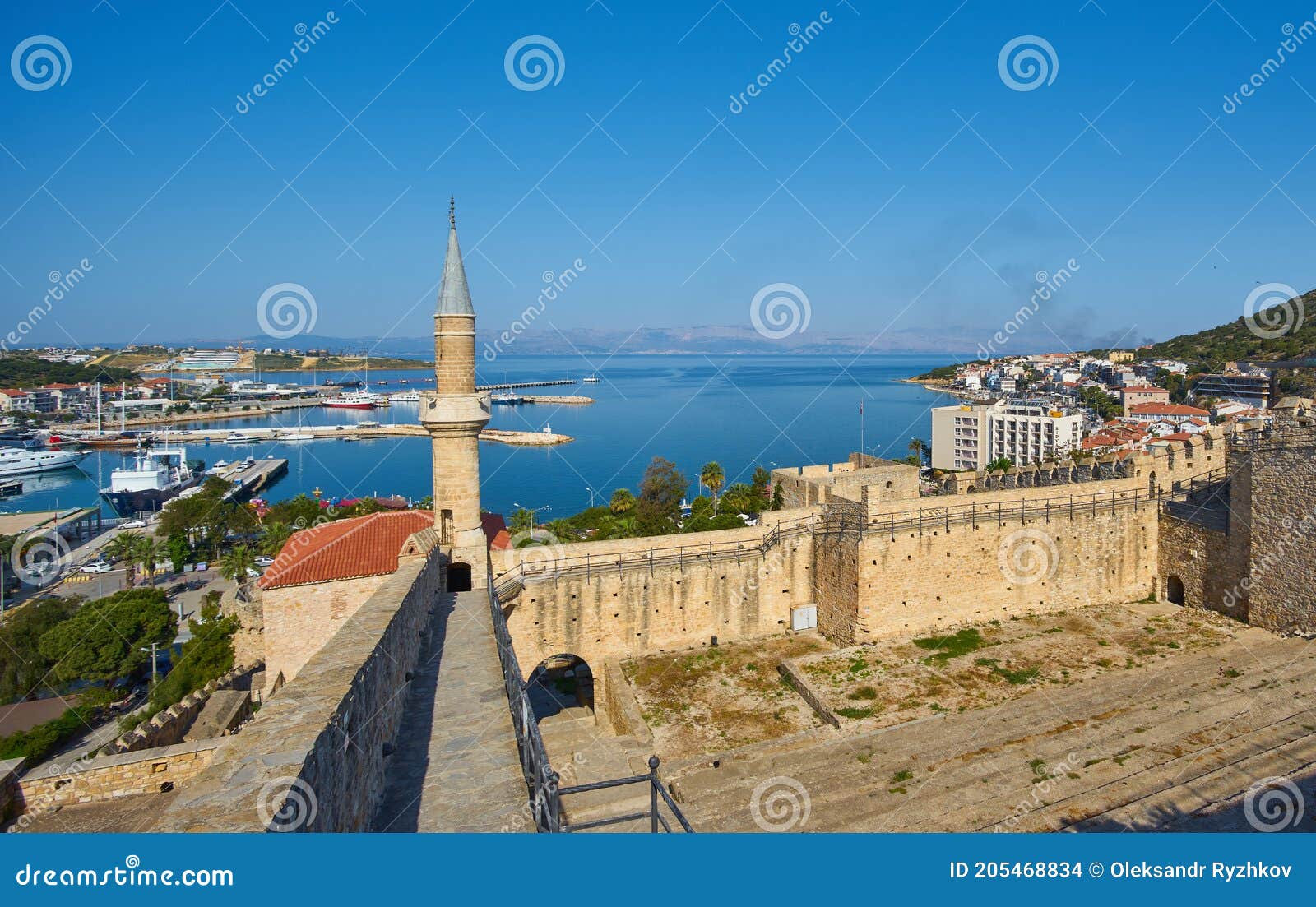Cesme Castle in the Mediterranean Port of Cesme Stock Photo - Image of ...