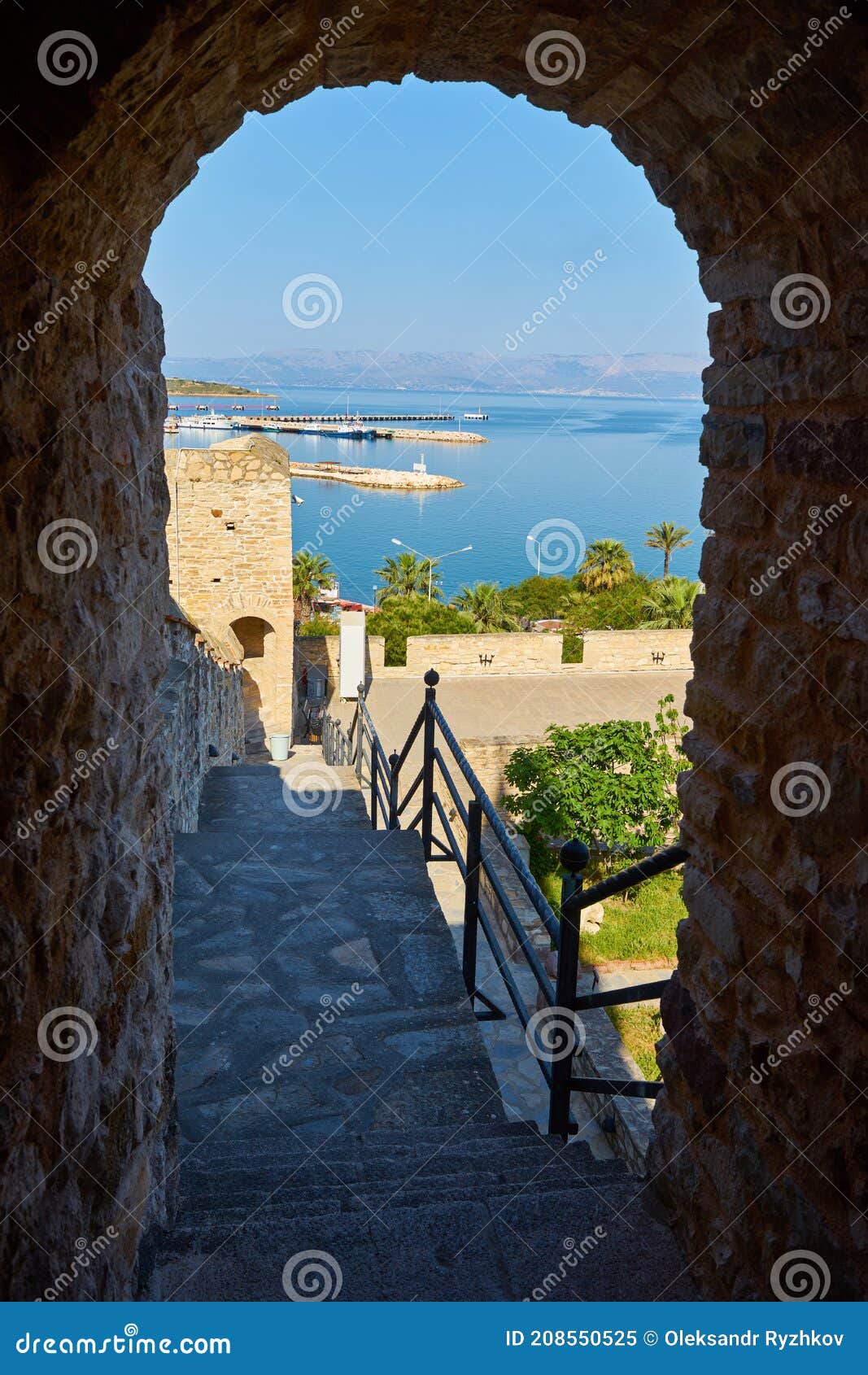 Cesme Castle in the Mediterranean Port of Cesme Stock Image - Image of ...