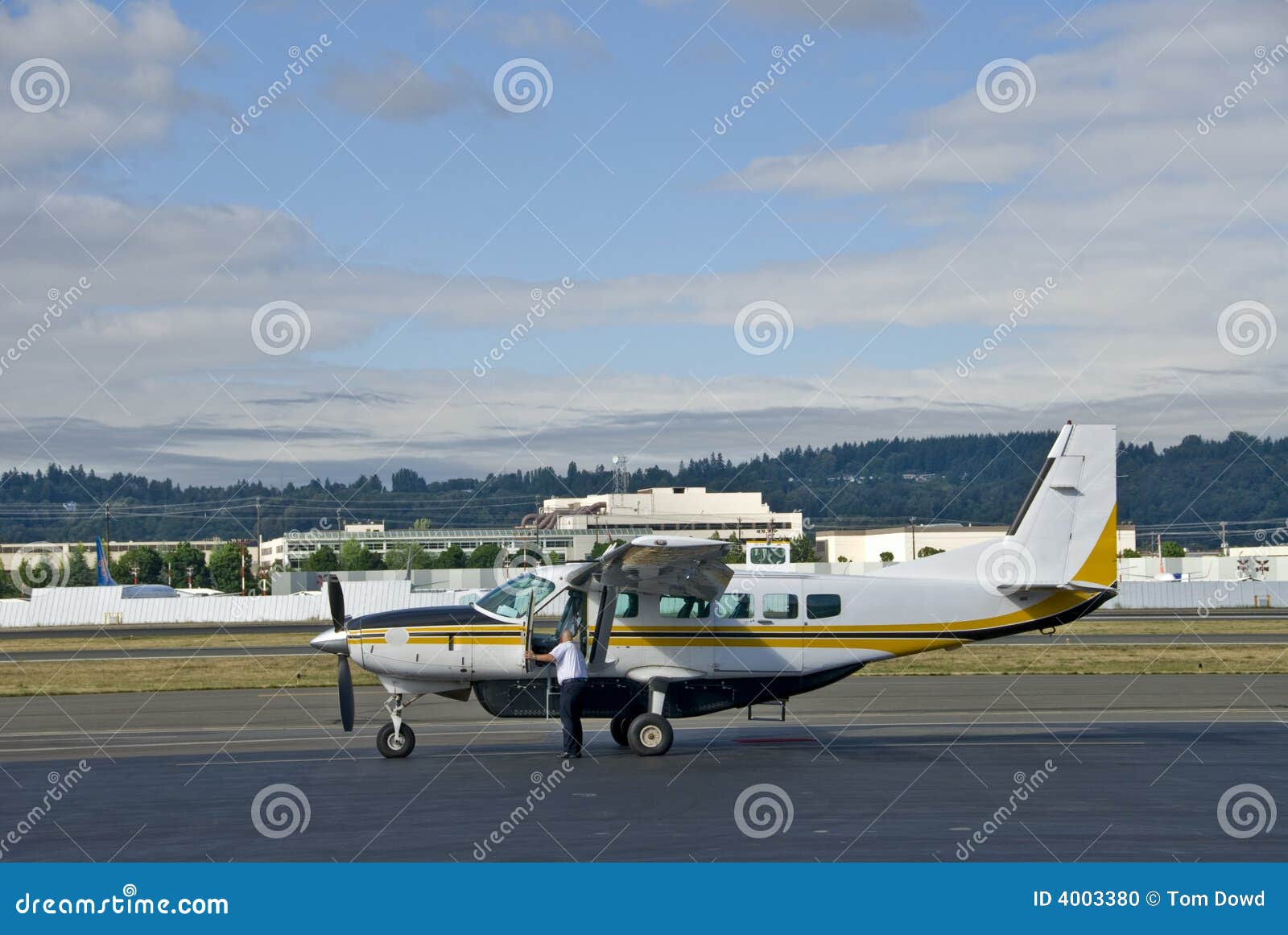 Cesna Caravan Commuter Plane Stock Photo - Image of pilot, aeroplane ...