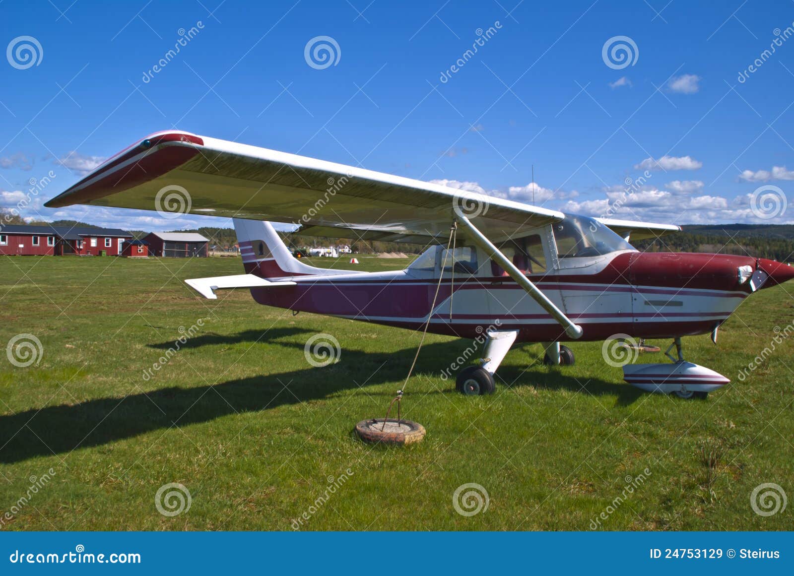 Cessna 172 Skyhawk Stock Photo | CartoonDealer.com #7571190