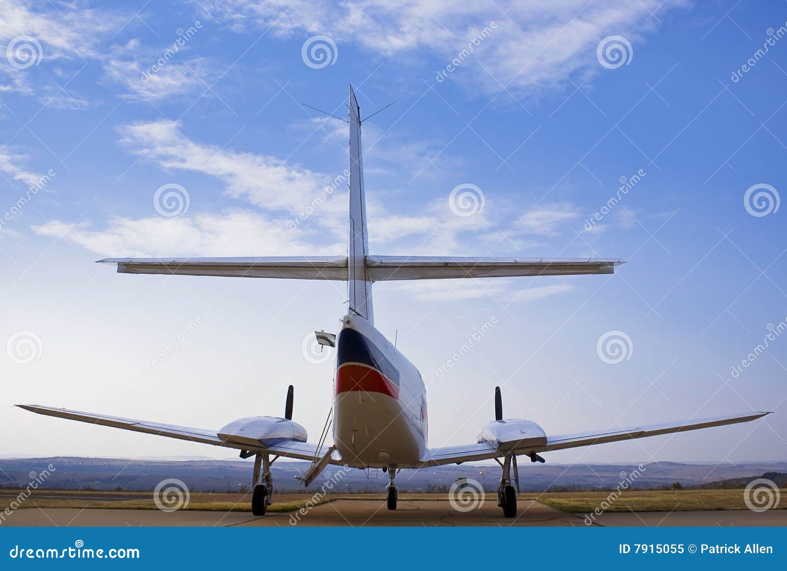 Cessna 303 Crusader - Rear View 01 Stock Photography | CartoonDealer ...