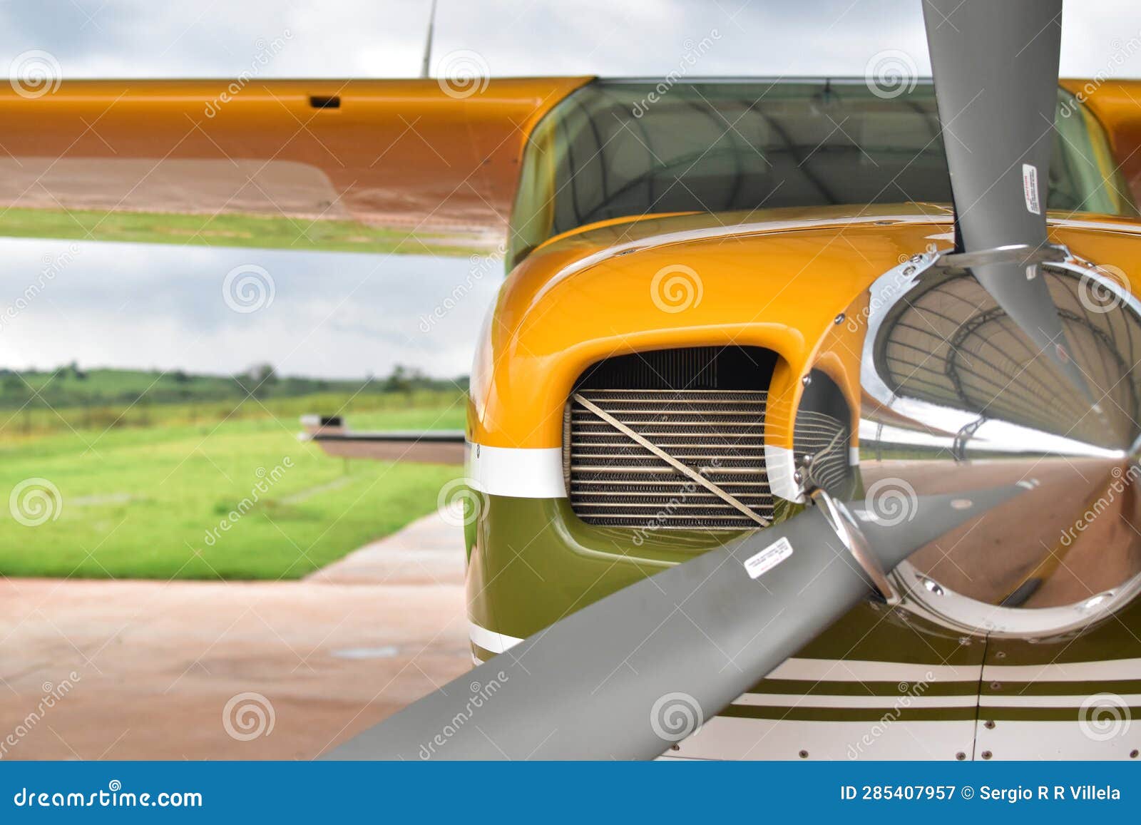Cessna 210 centurion stock image. Image of vehicle, sedan - 285407957