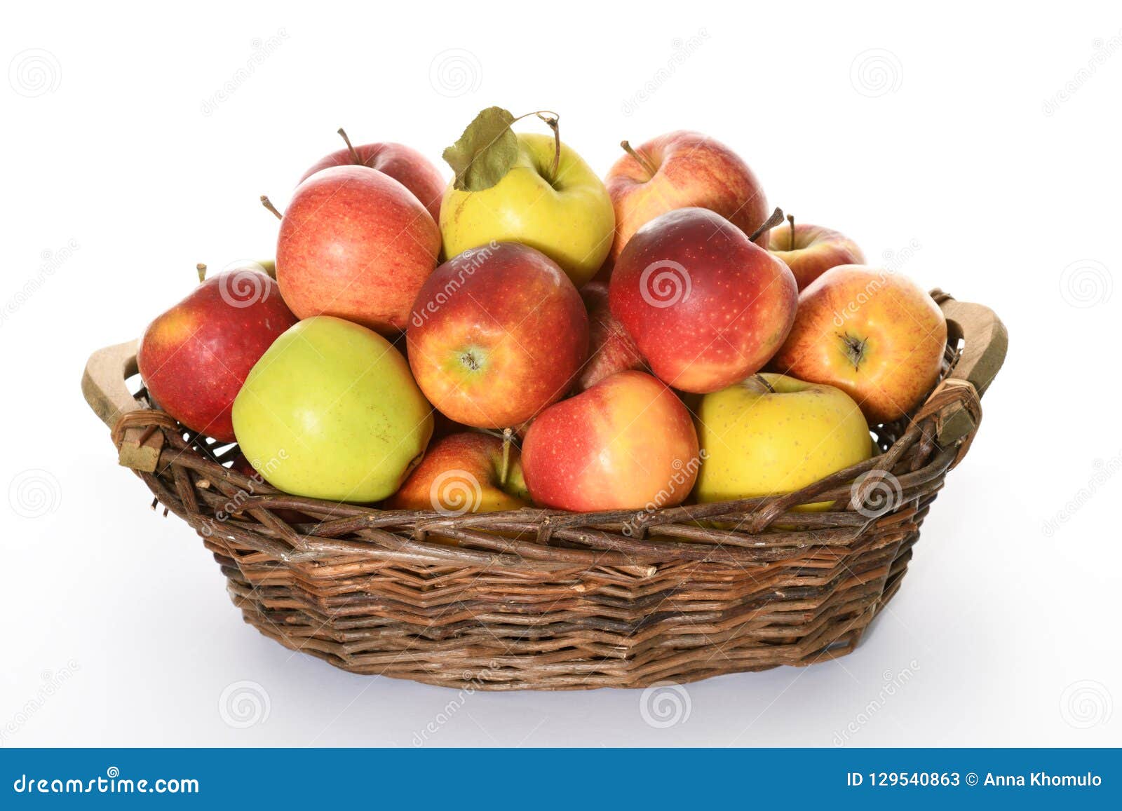 Cesta Con Las Manzanas Coloridas Imagen de archivo - Imagen de sano ...