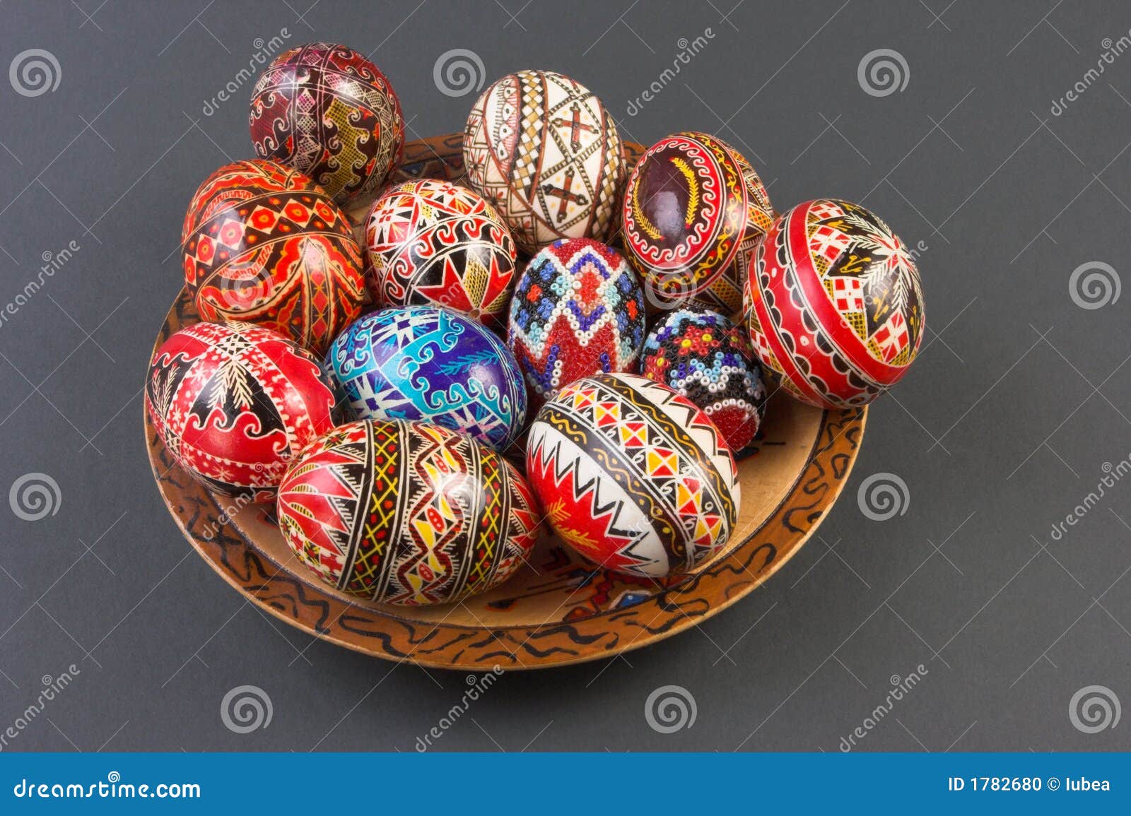 Cesta dos ovos de Easter foto de stock. Imagem de ovos - 1782680
