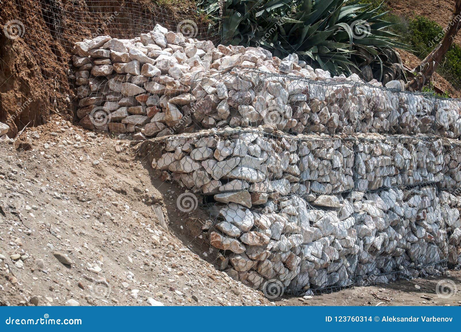 Cestas De Gabion Llenadas De Las Piedras Foto de archivo - Imagen de ...