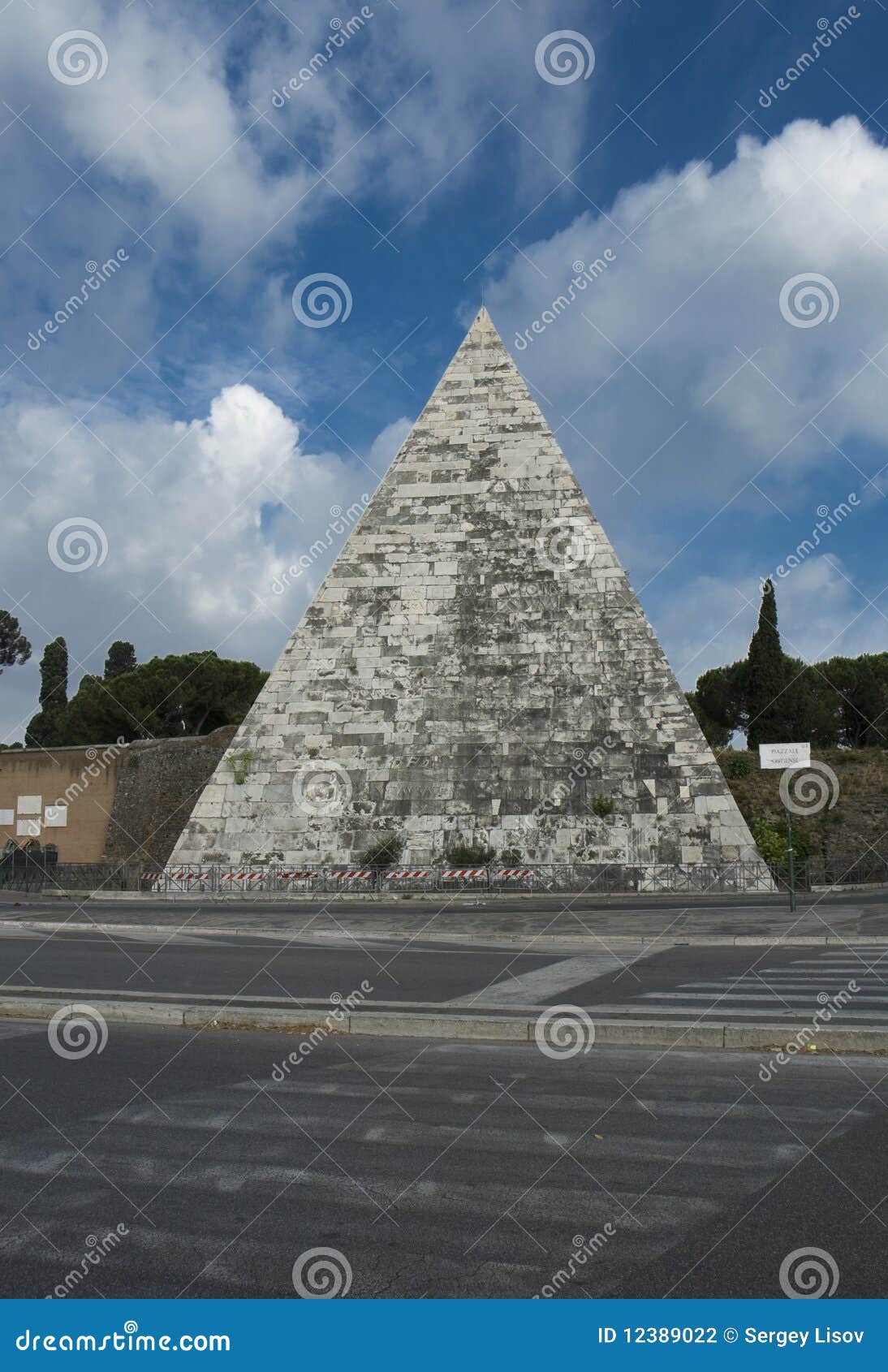 The Cestia Pyramid in Rome, Italy Stock Photo - Image of rome, italian ...