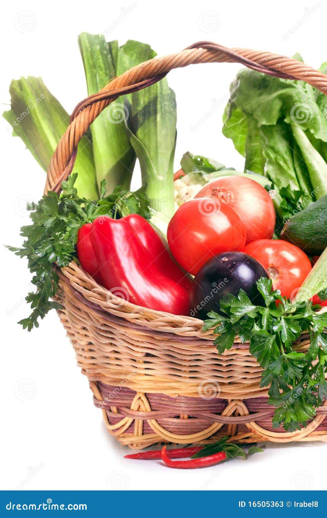 Cestino con le verdure immagine stock. Immagine di media - 16505363