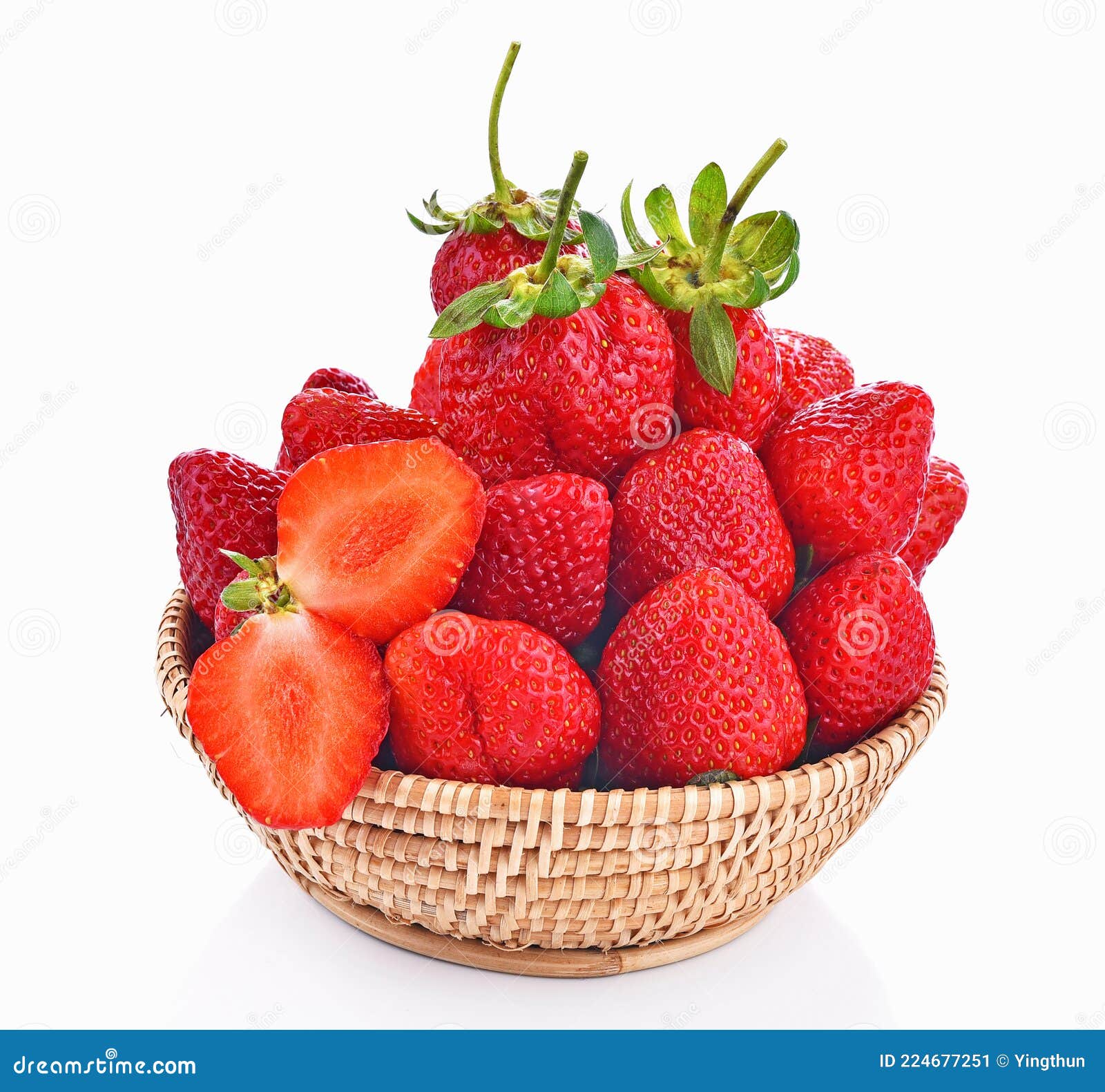 Cesto De Morango Fresco Com Fundo Branco Imagem de Stock - Imagem de ...