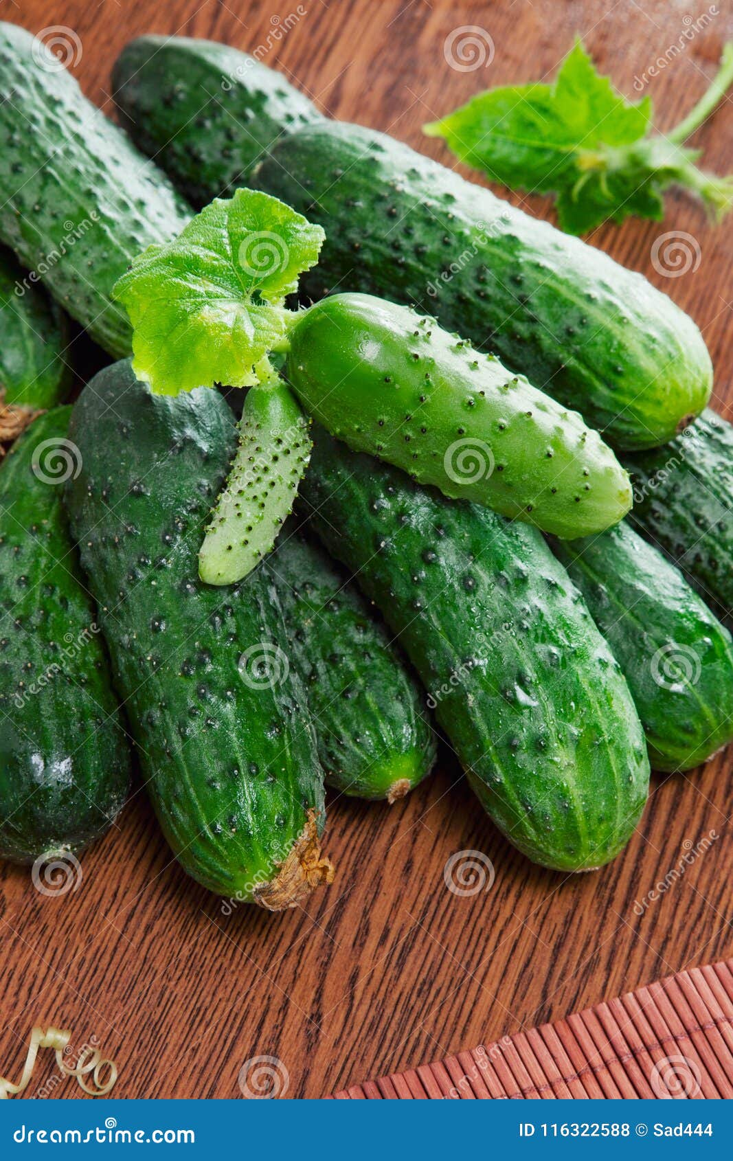 Cetrioli fotografia stock. Immagine di stagione, sugoso - 116322588