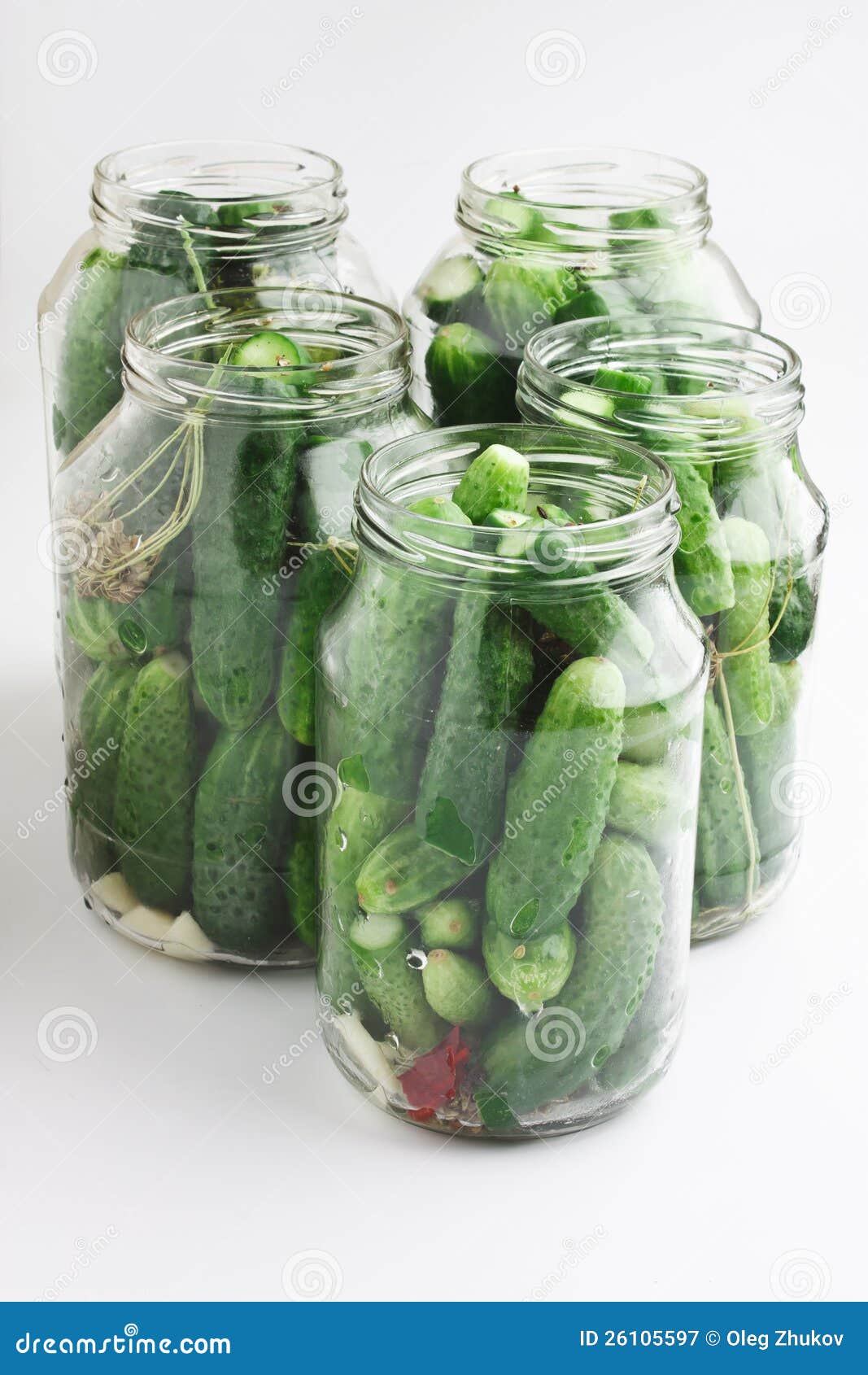 Cetrioli Di Raccolta E D'inscatolamento Immagine Stock - Immagine di ...