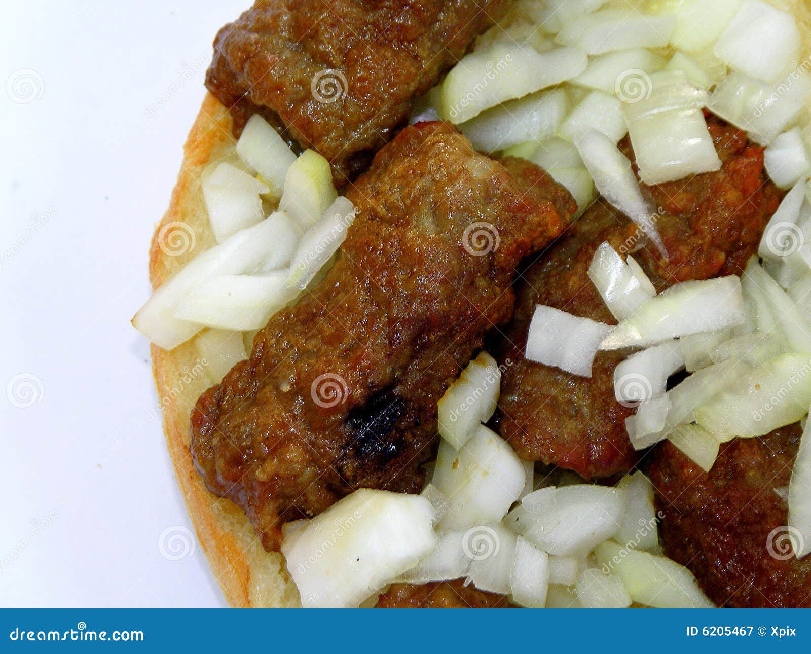 Cevap (kebab) met ui stock afbeelding. Image of maaltijd - 6205467