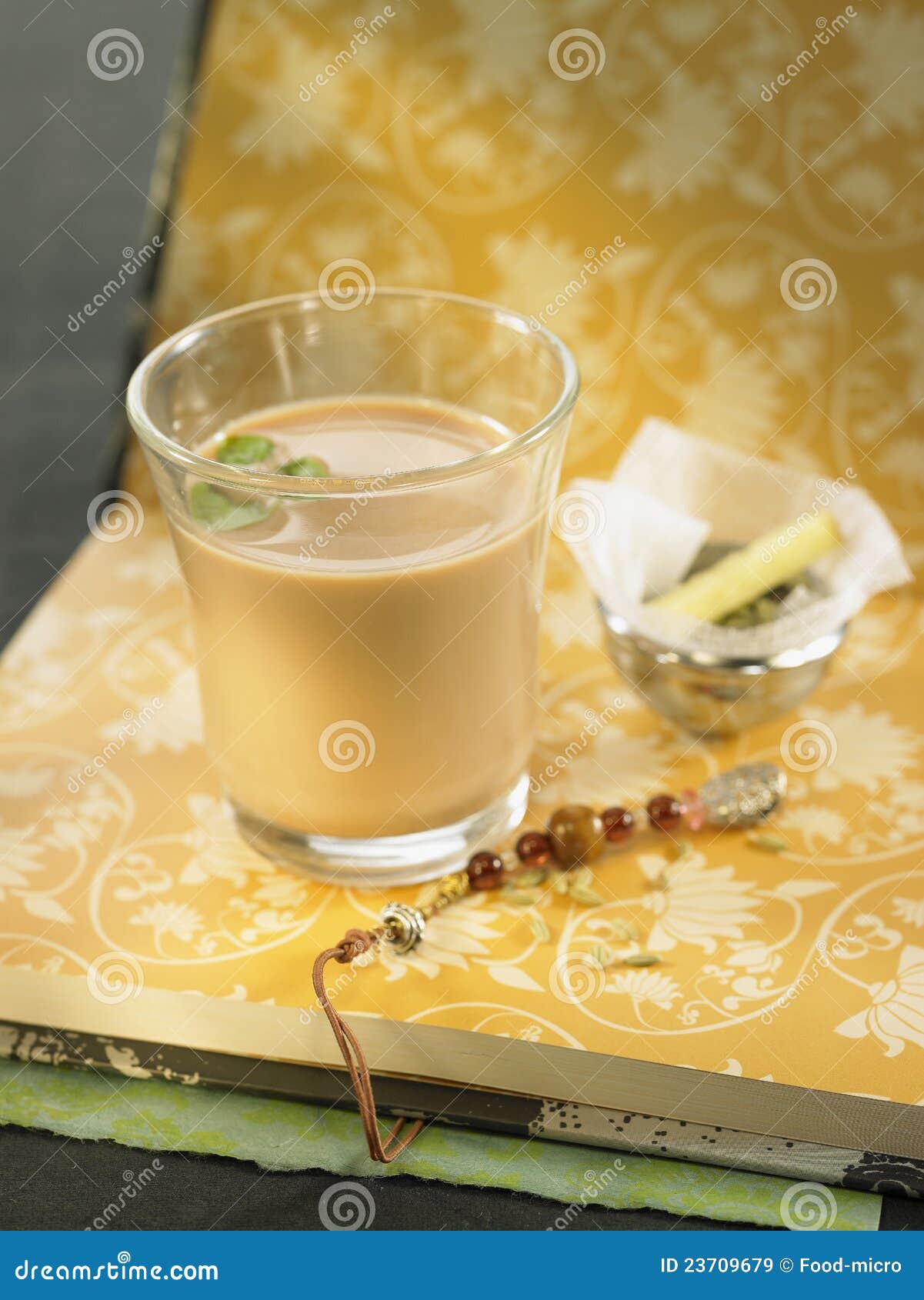 Chá De Assam Com Ervas E Pimenta Preta Imagem de Stock - Imagem de ...