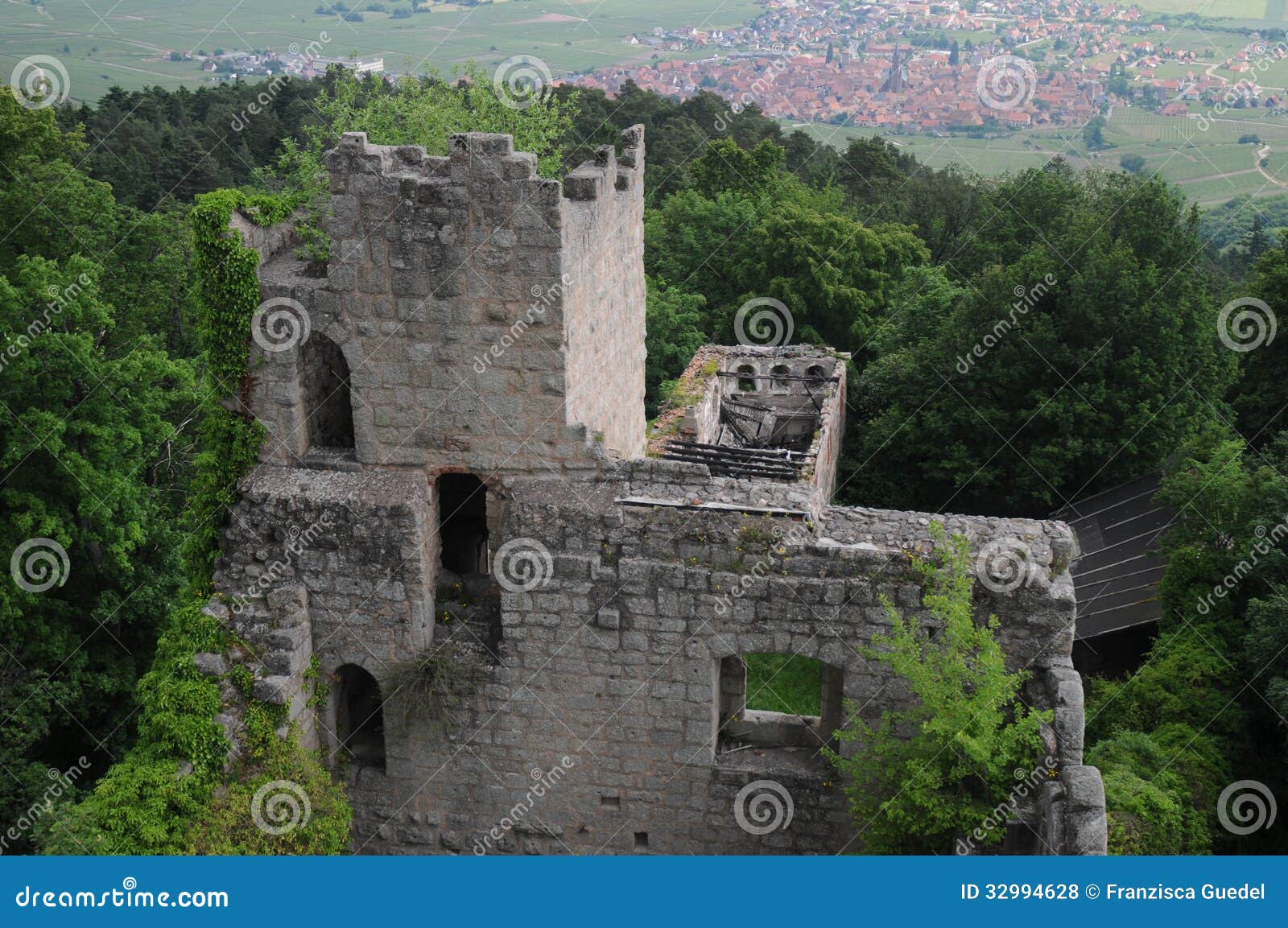 Château Du Bernstein/château De Bernstein Photo stock - Image du europe ...
