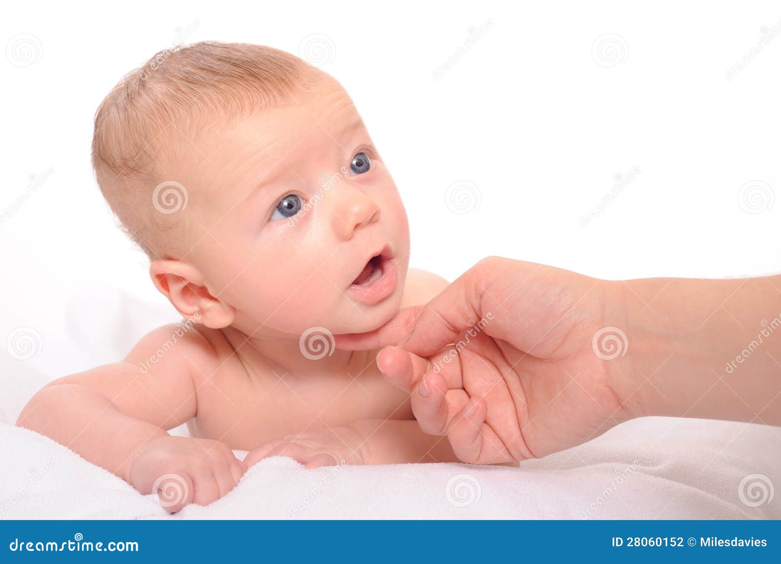 Ch?ri Faisant Chatouiller Le Menton Photo stock - Image du chatouillé ...