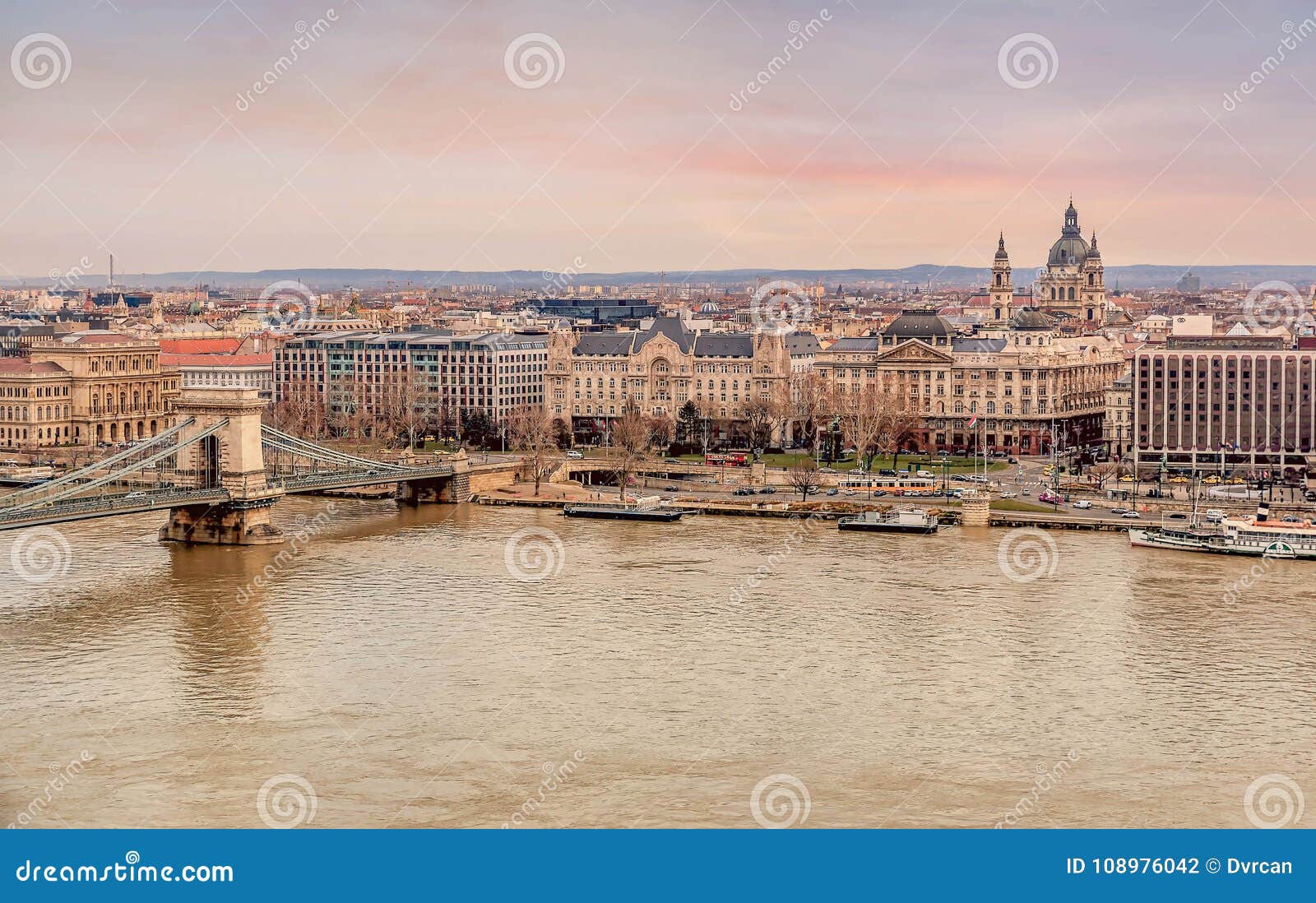 Chain Bridge between Buda and Pest on the River Danube, Hungary Stock ...