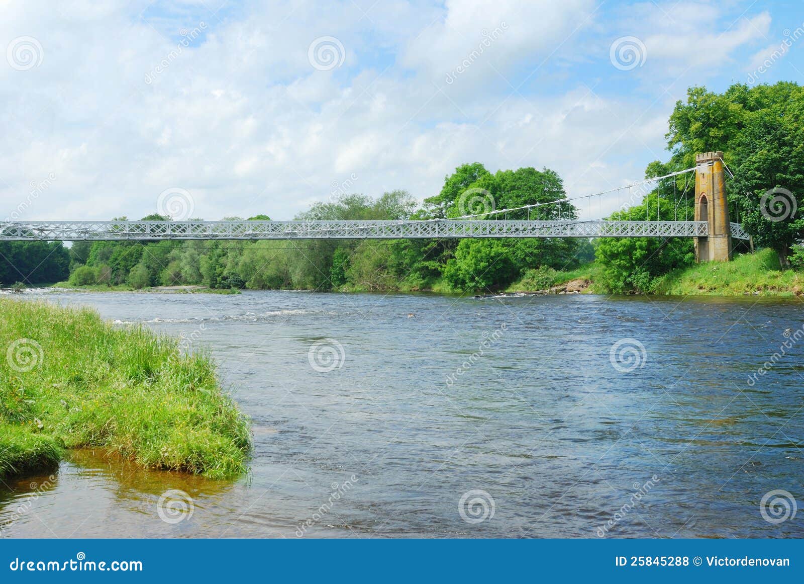 Chain Bridge Over River Tweed Stock Photo - Image of banks, grass: 25845288