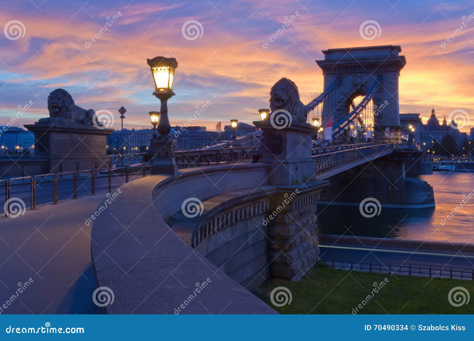 Chain Bridge and Pest Side, Budapest, Hungary Editorial Stock Image ...
