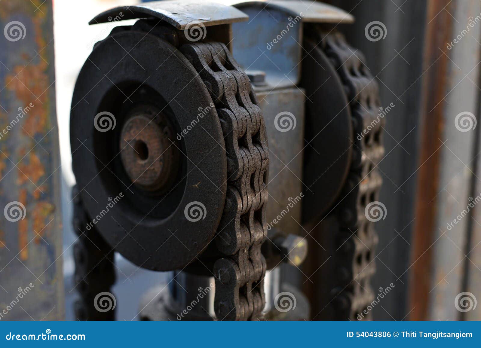 Chain Gear With Chain Tensioning Mechanism. Heavy Grease Chain ...