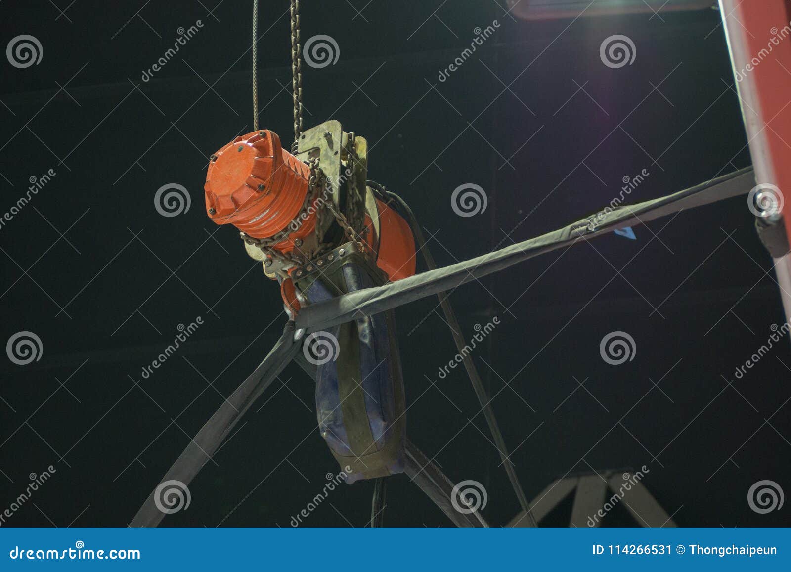 Chain hoist lifting stock image. Image of hook, pull - 114266531